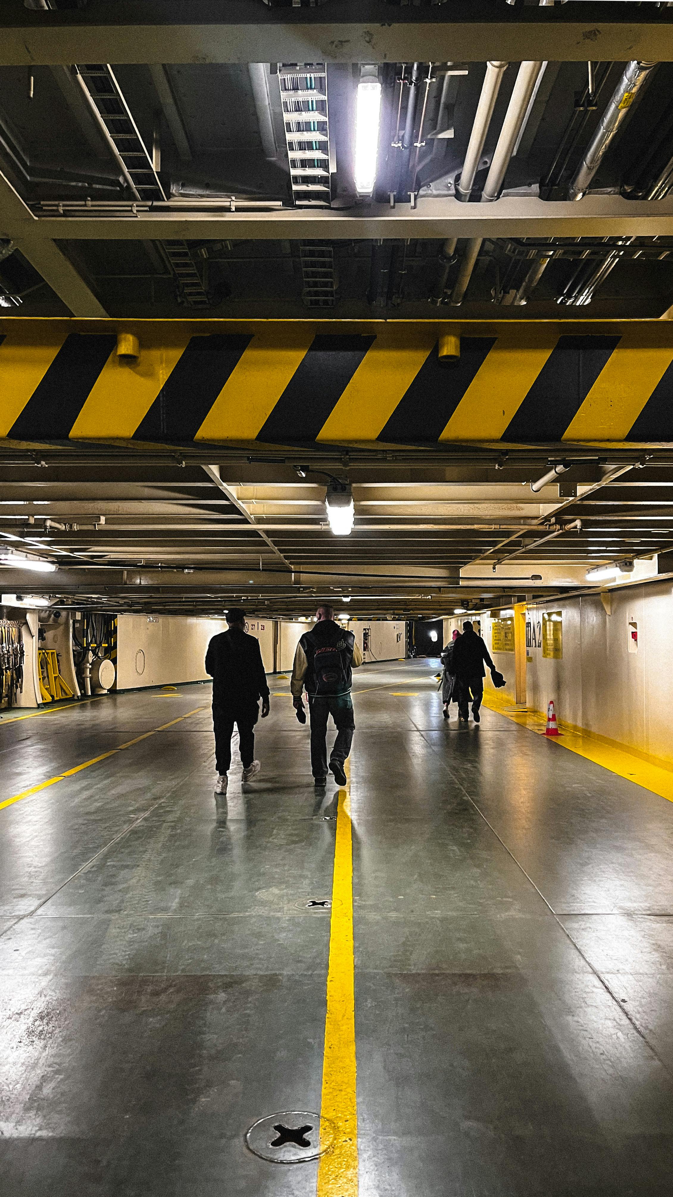 People Walking on a Underground Passage · Free Stock Photo