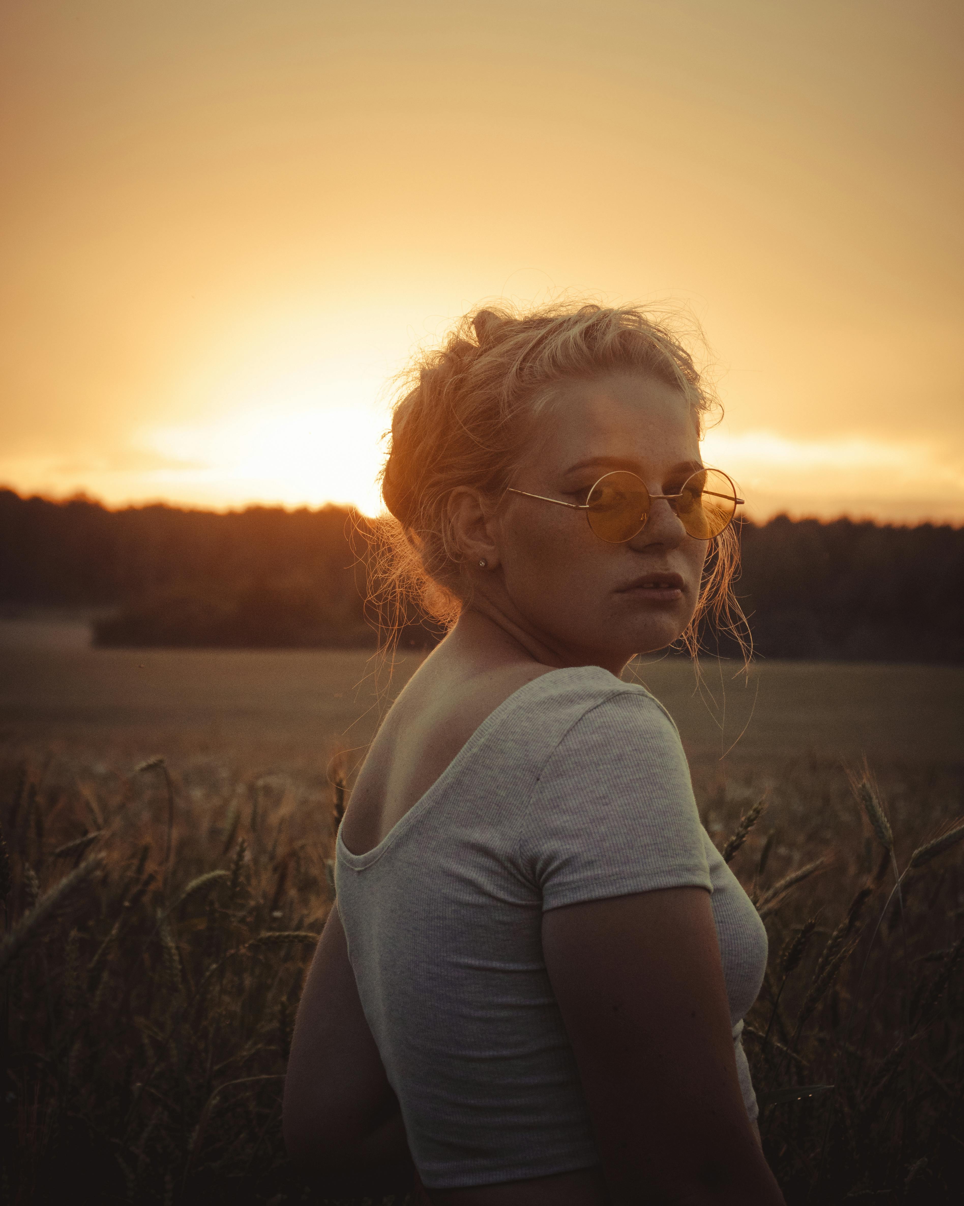 Dramatic Pose Photos, Download The BEST Free Dramatic Pose Stock Photos ...