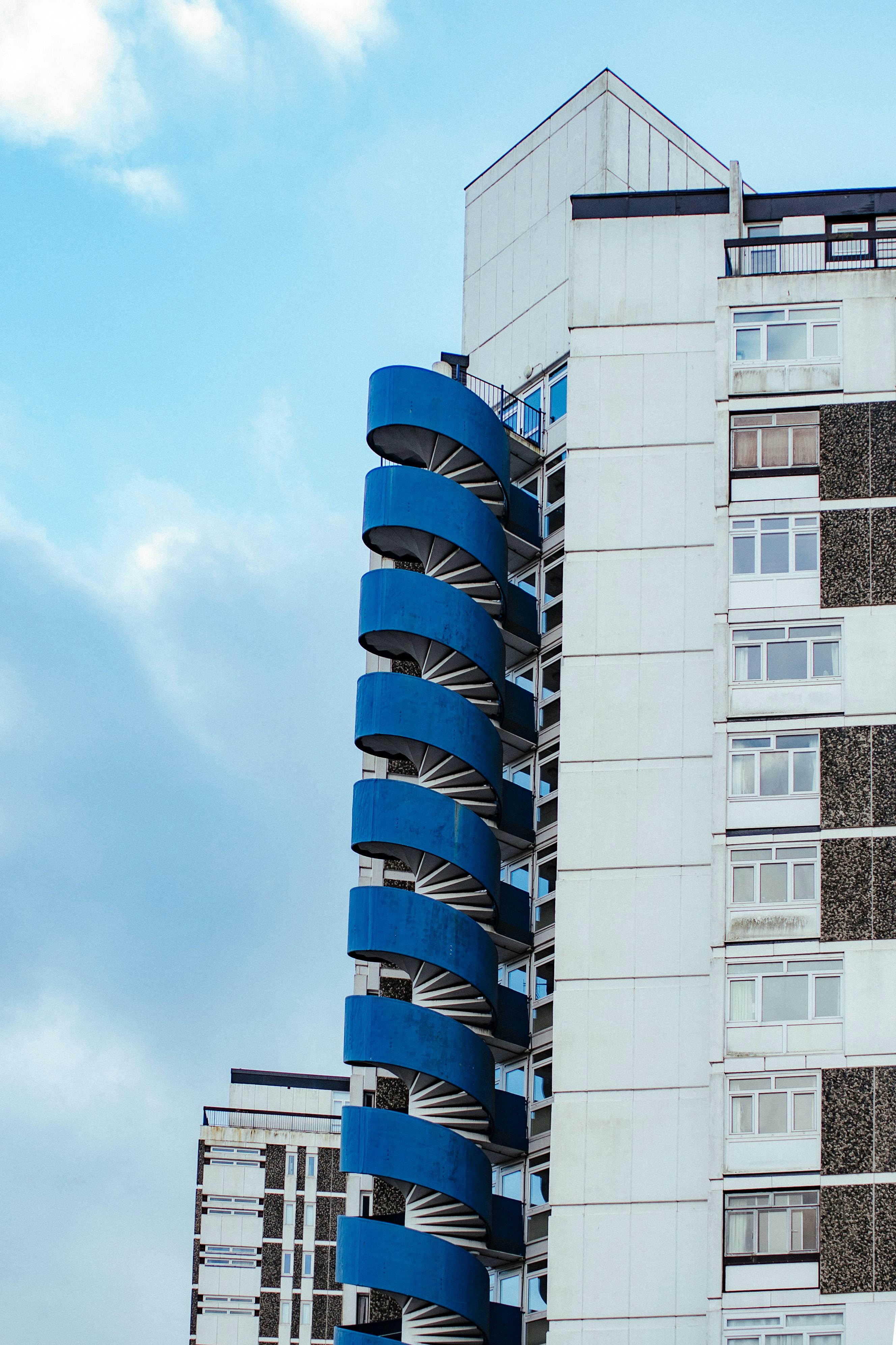 White and Blue Concrete Building Under Blue Sky · Free Stock Photo