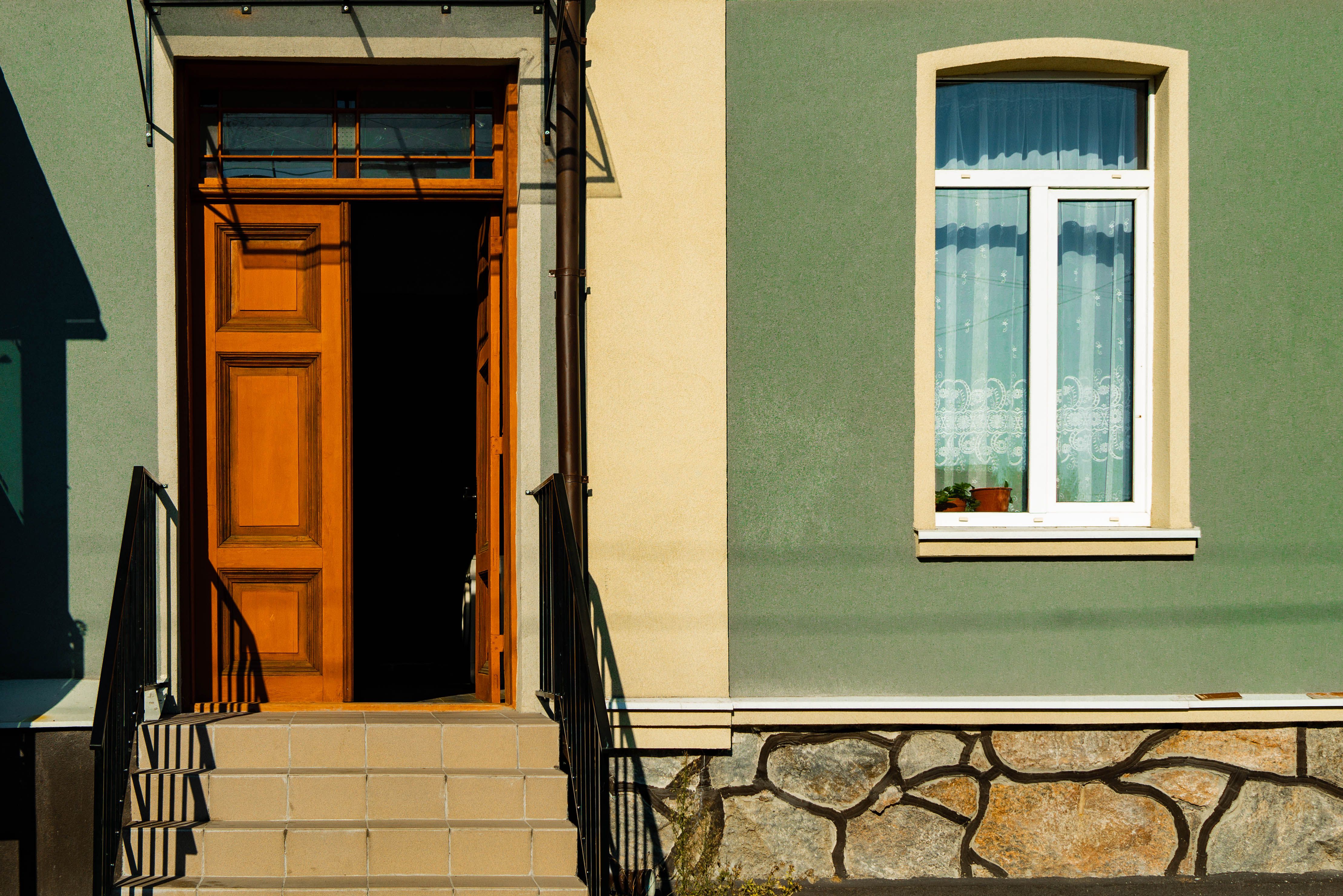 House with Wooden Door · Free Stock Photo