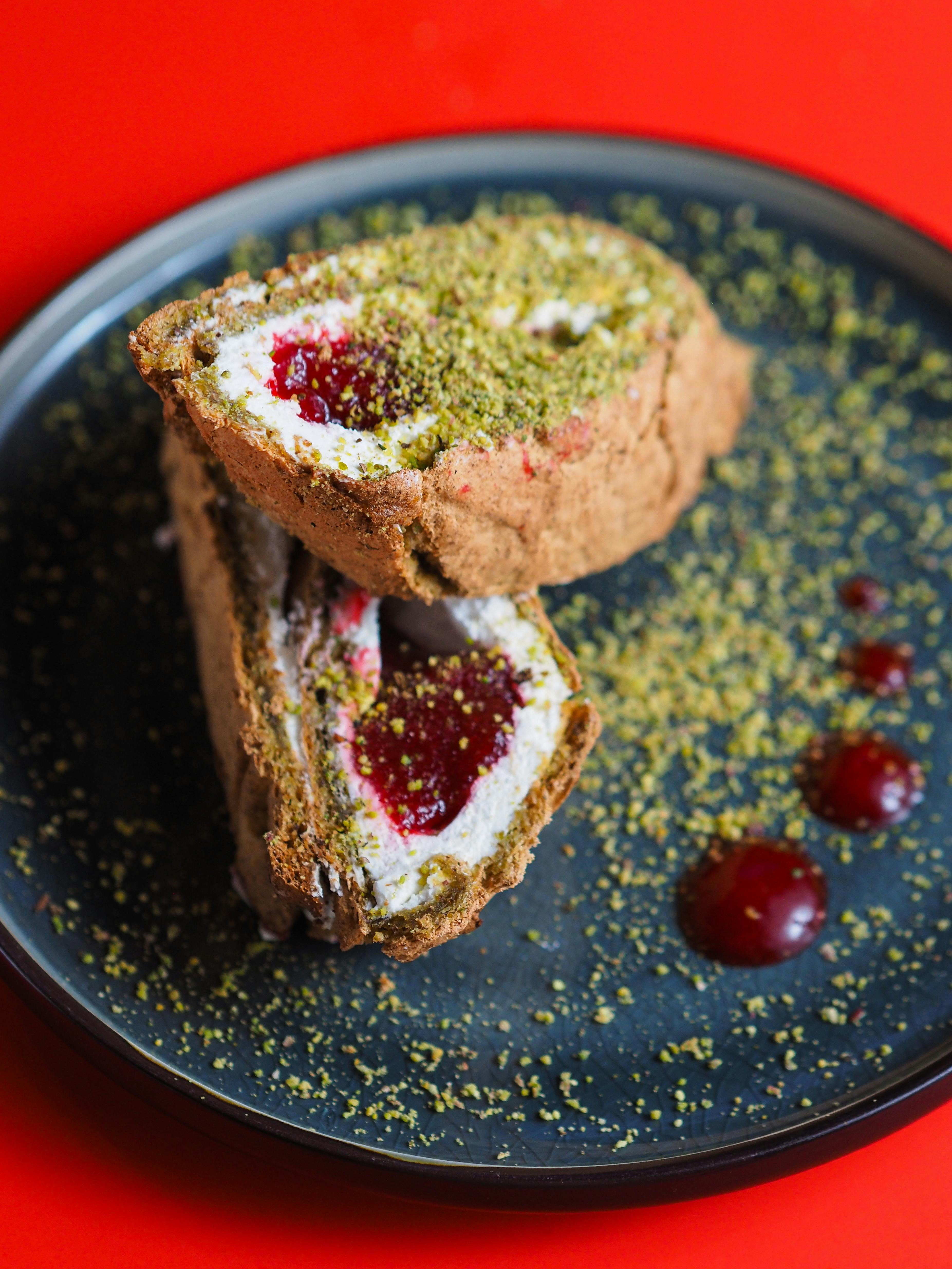 Cake on Plate · Free Stock Photo