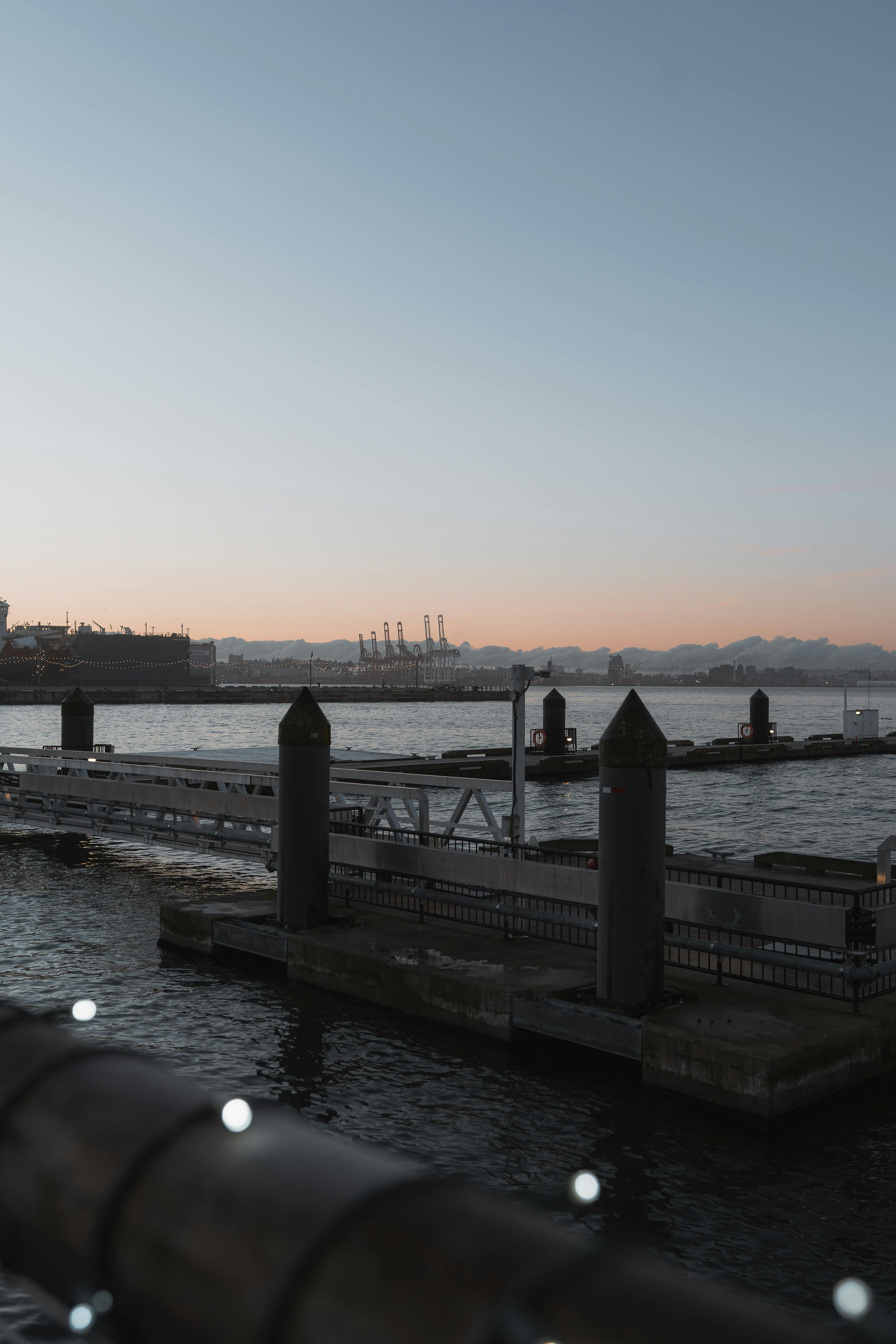 Body of Water Under Sunset · Free Stock Photo