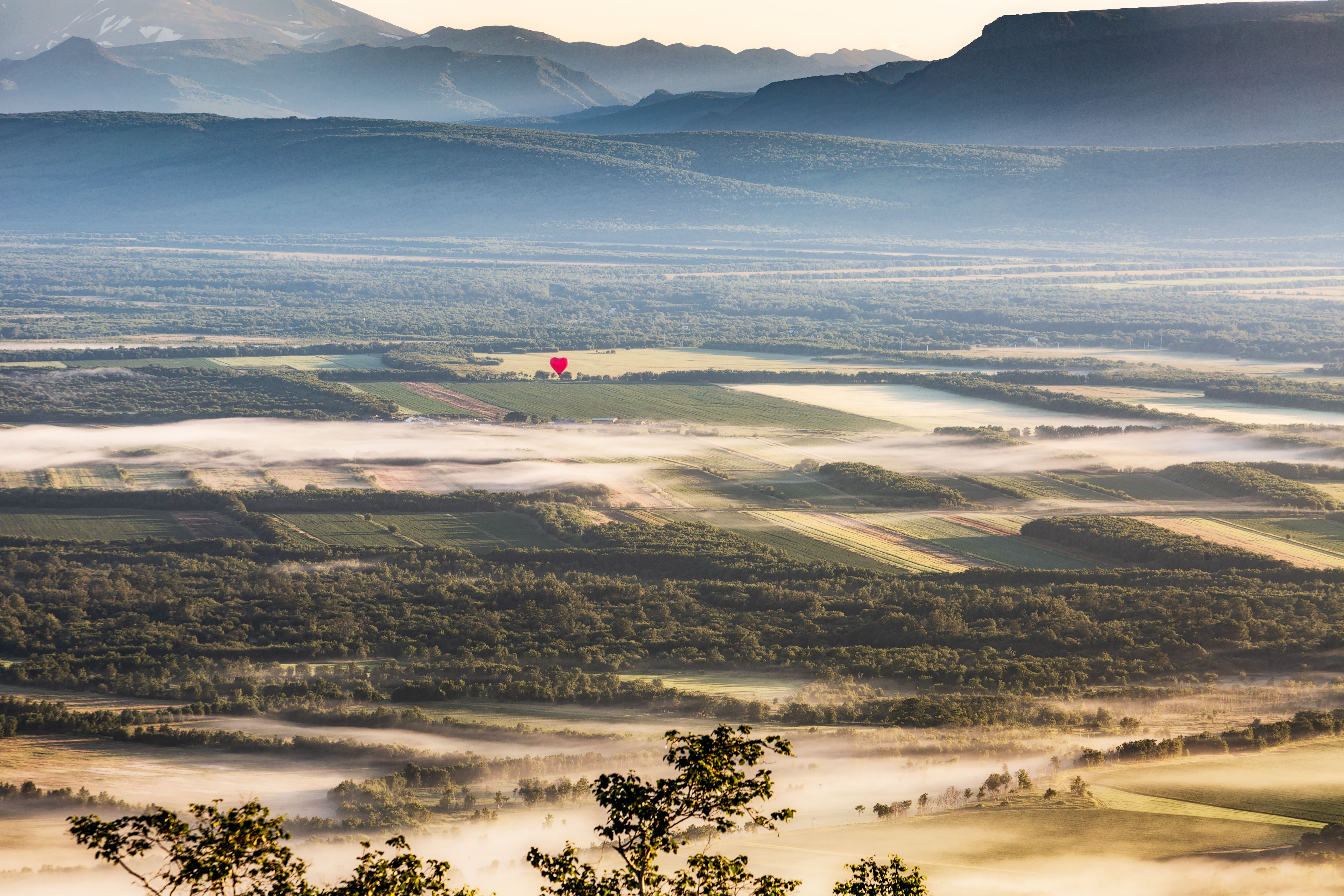 Mountain Range and Plains · Free Stock Photo