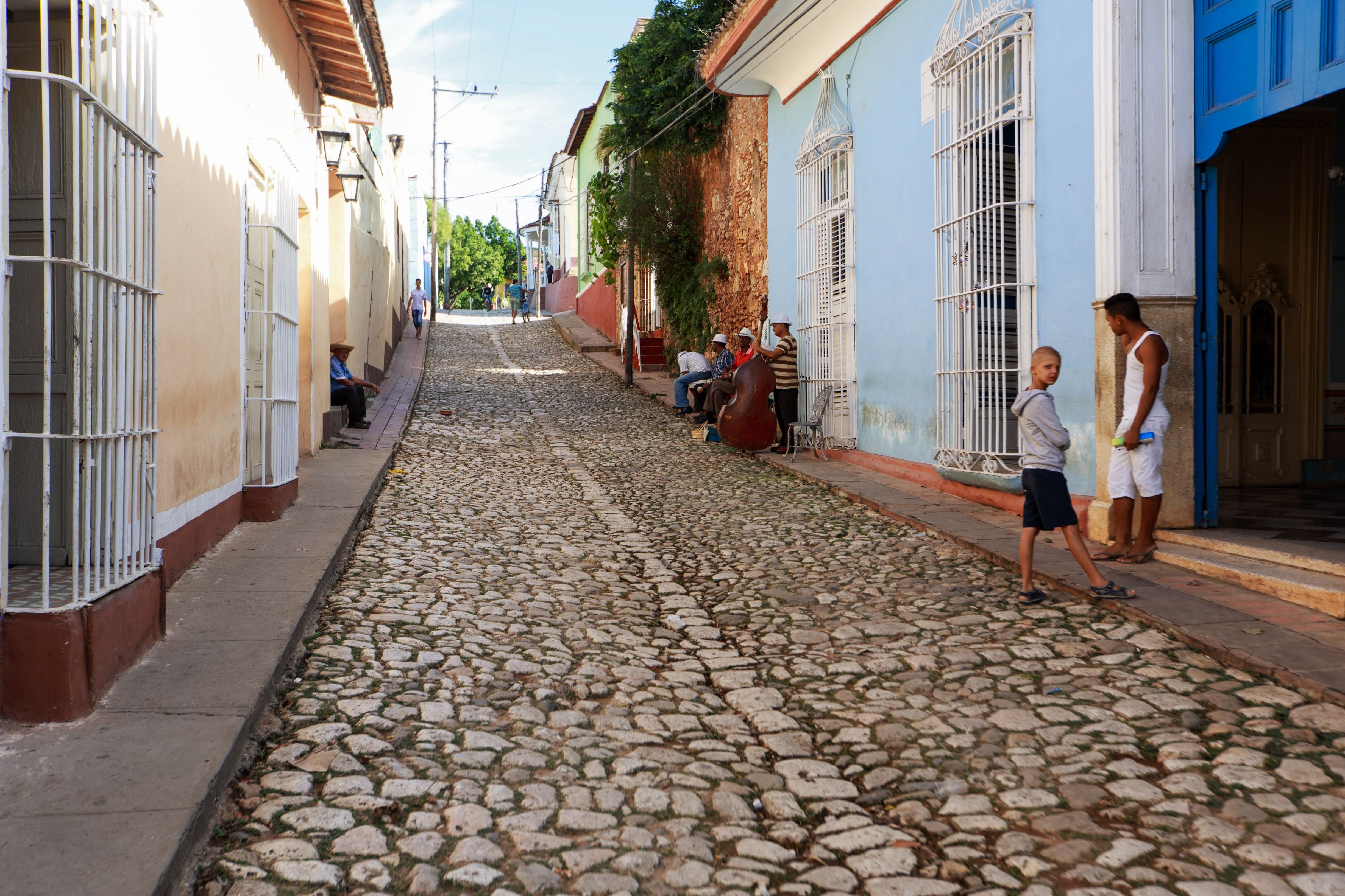 Cobblestone Street between Houses · Free Stock Photo