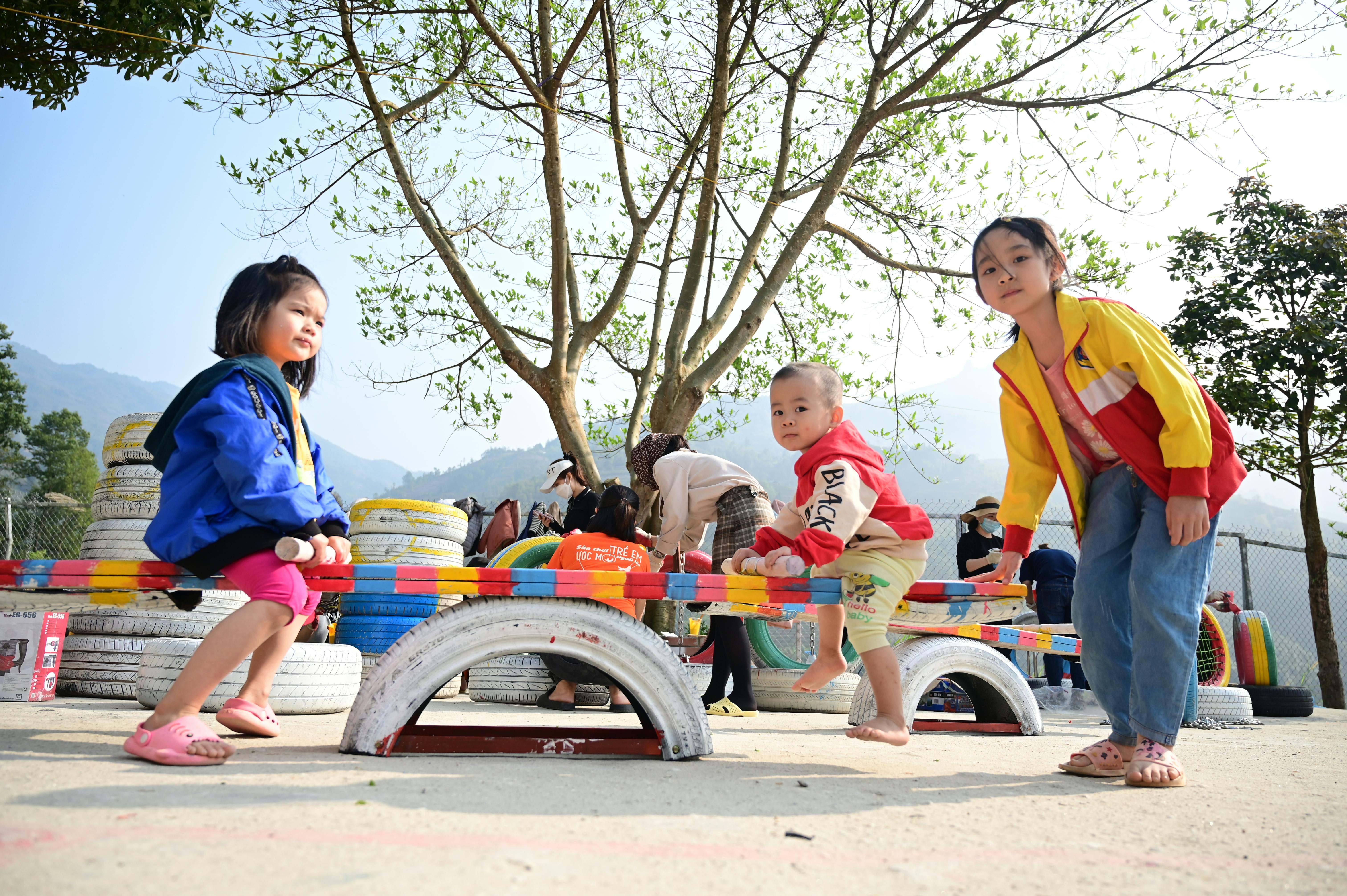 Siblings playing Together · Free Stock Photo