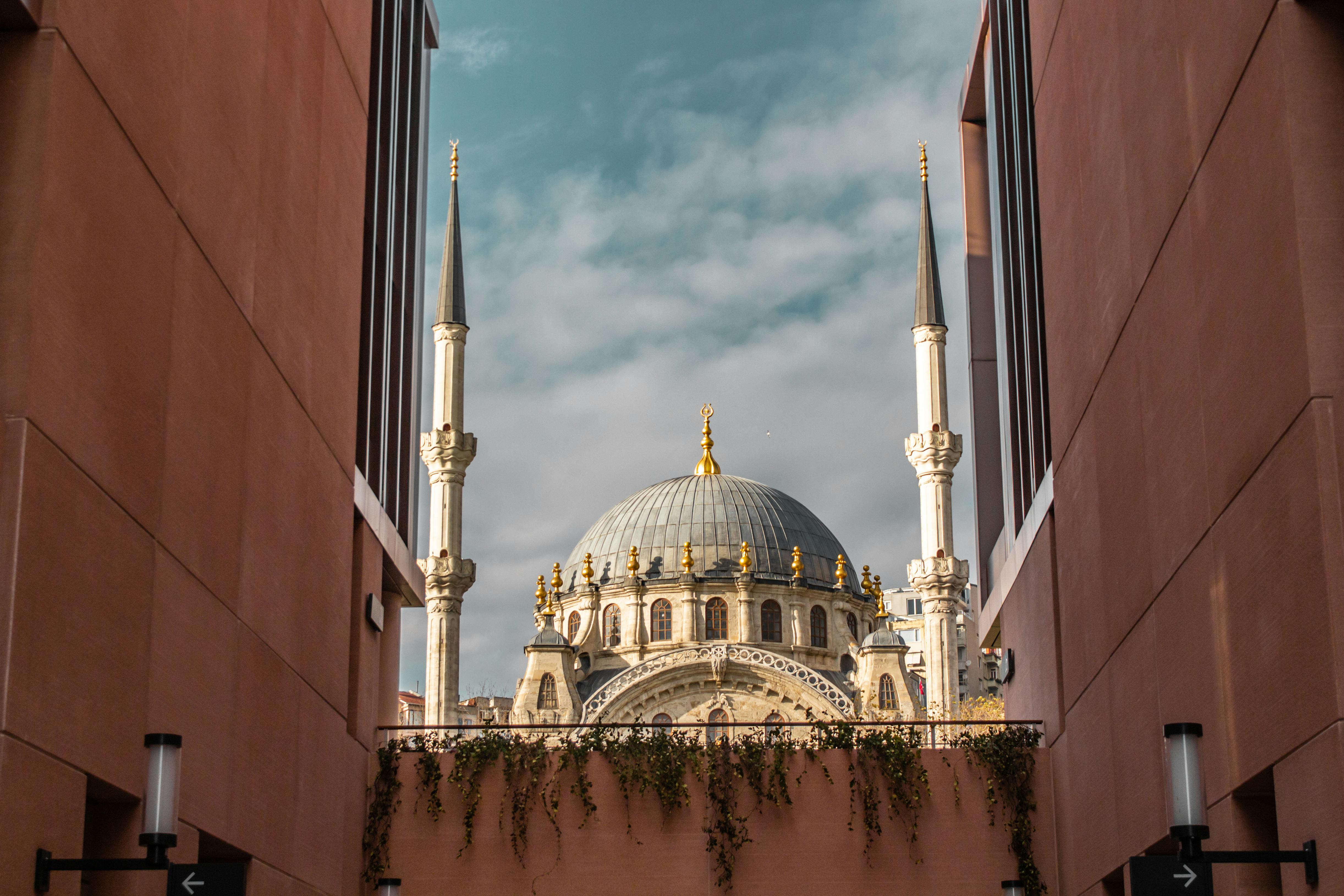 Mosque behind Buildings · Free Stock Photo
