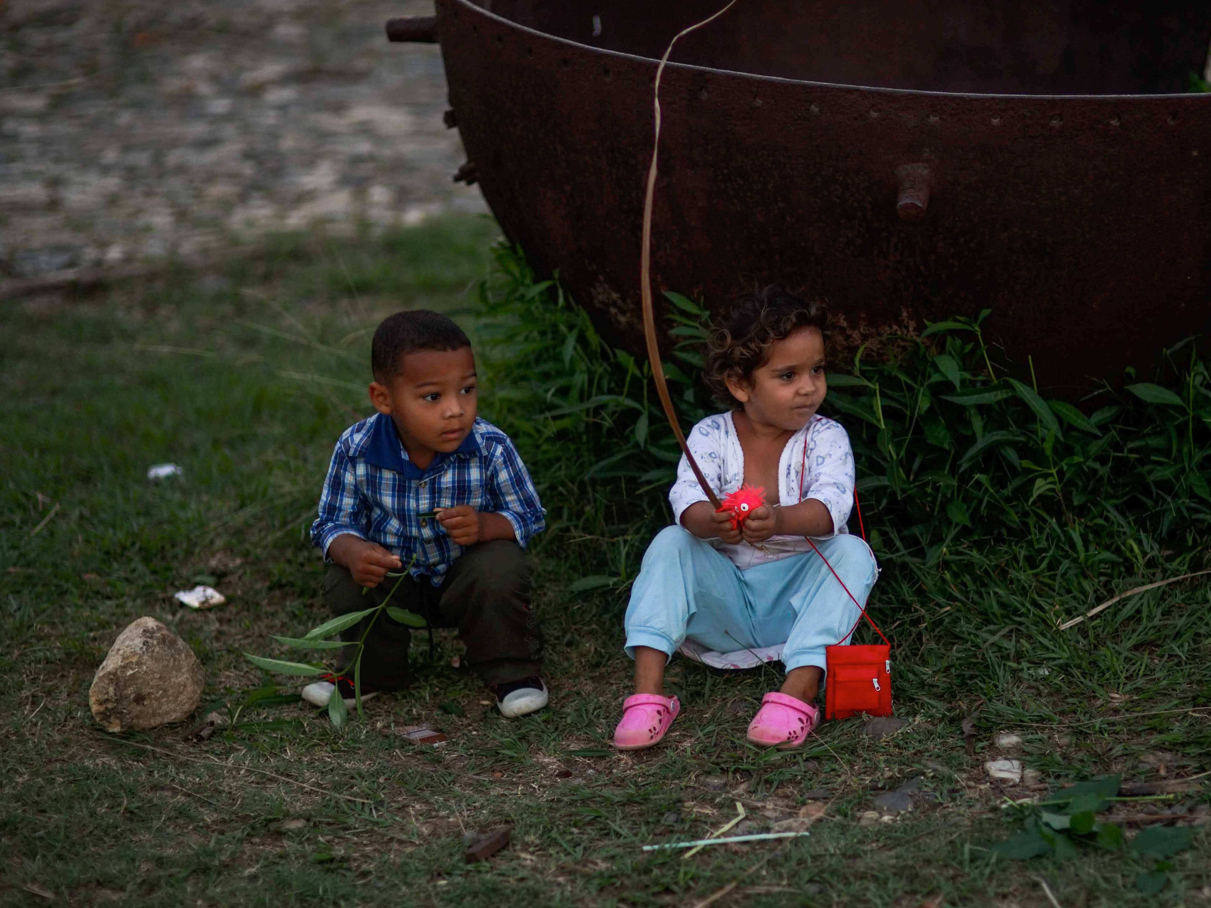 Group of Children Sitting on the Ground · Free Stock Photo