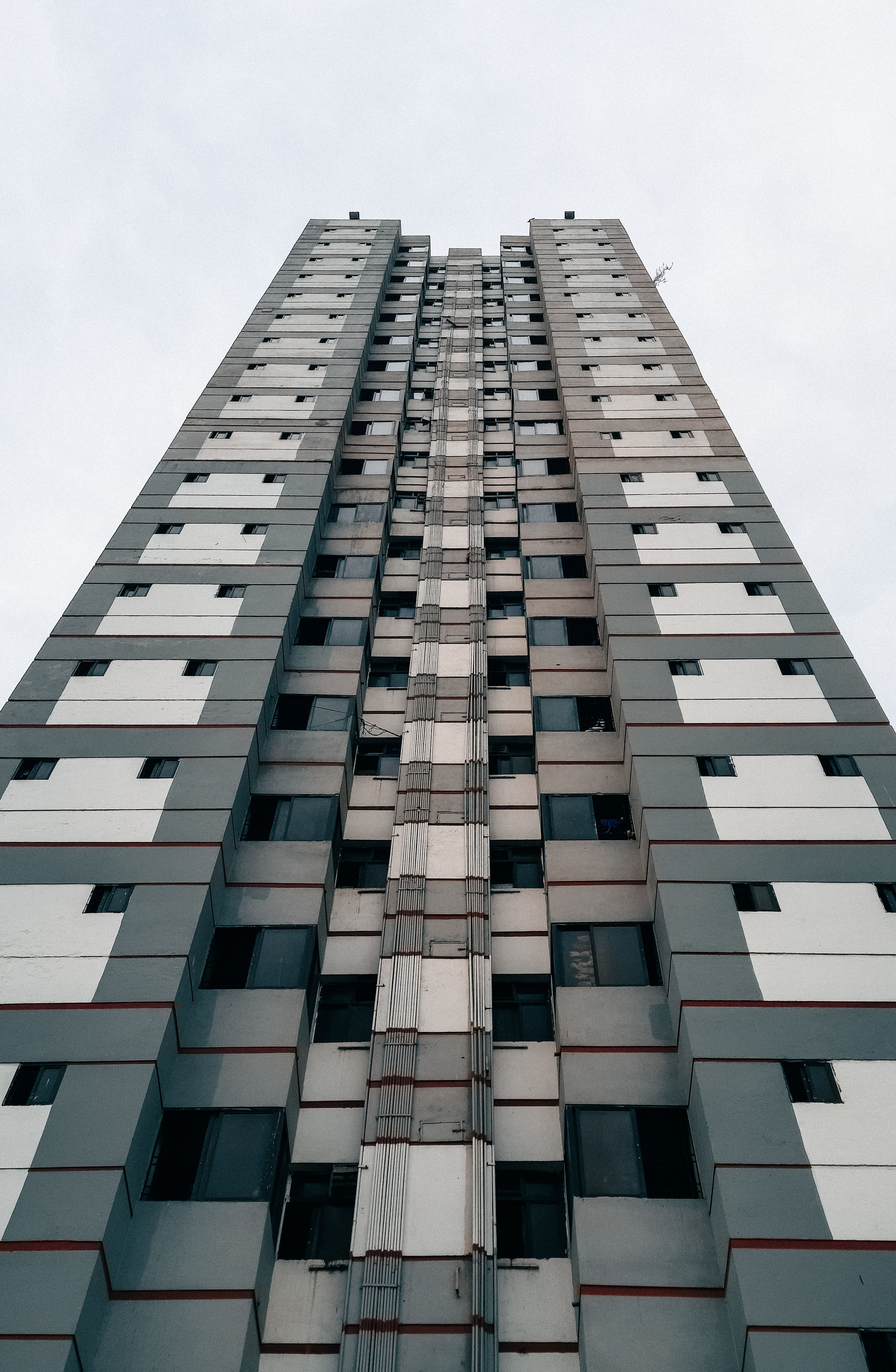 White and Gray Concrete Building · Free Stock Photo