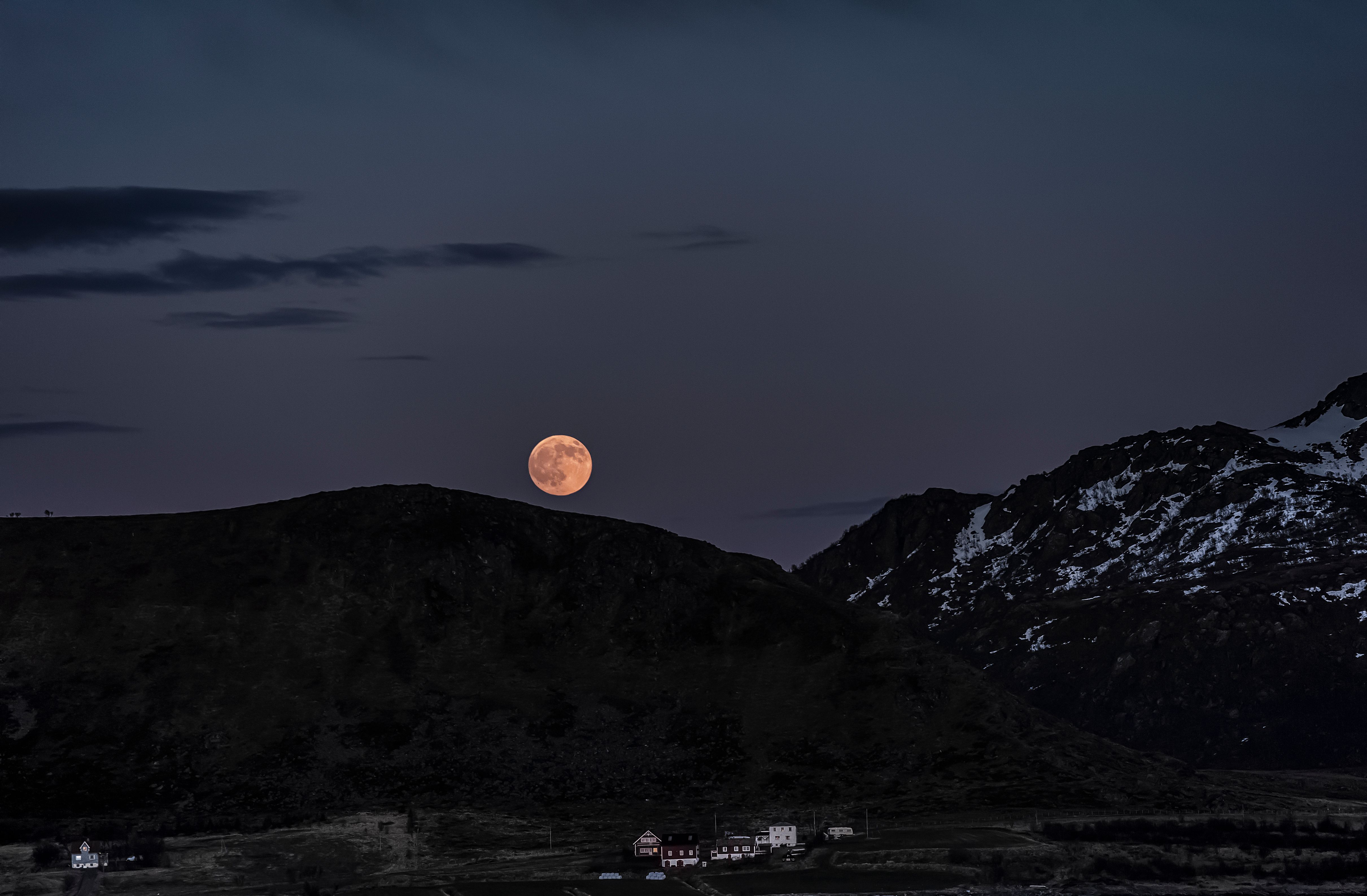A View of a Full Moon at Night · Free Stock Photo