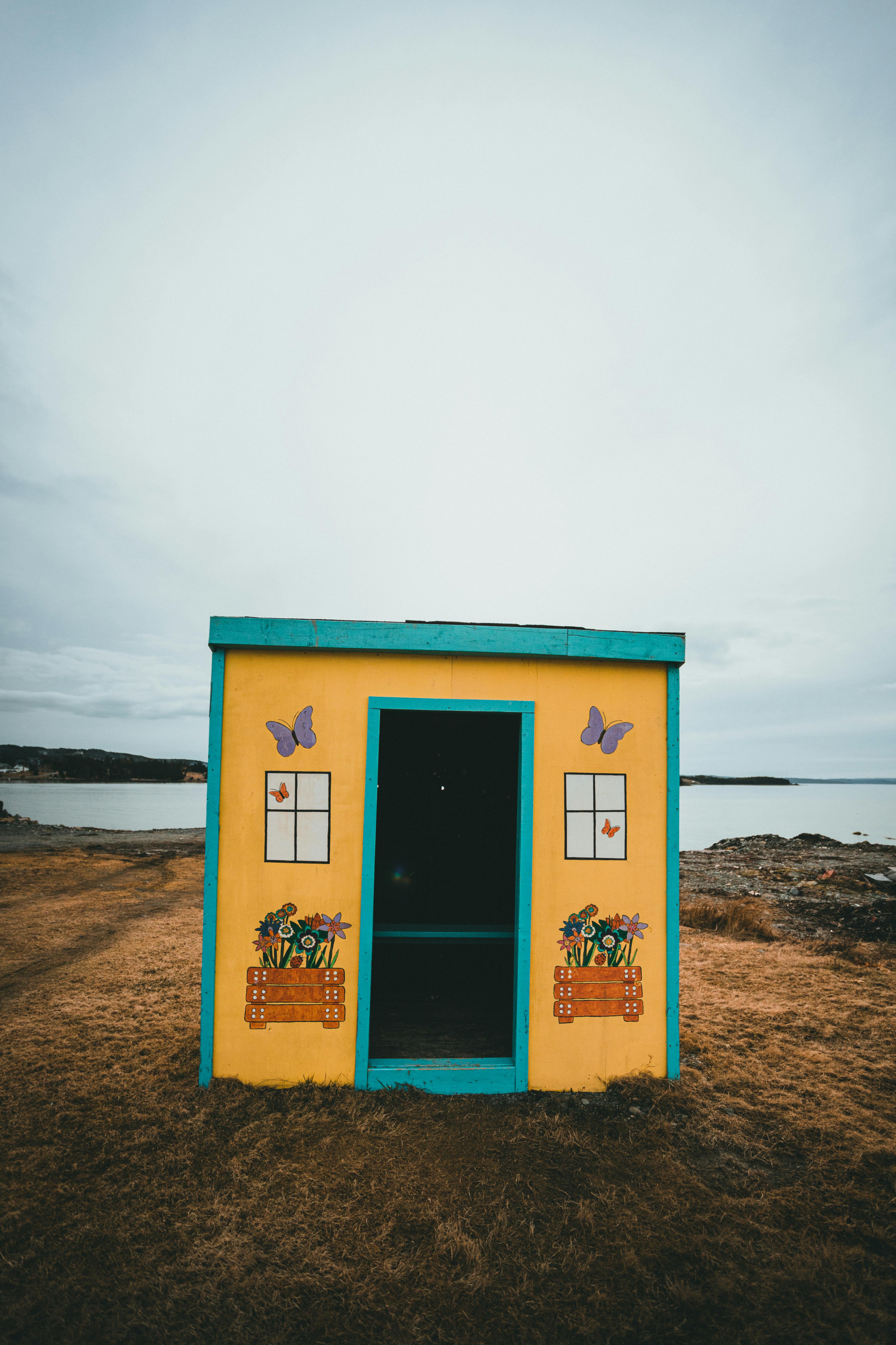 Painted Shack · Free Stock Photo