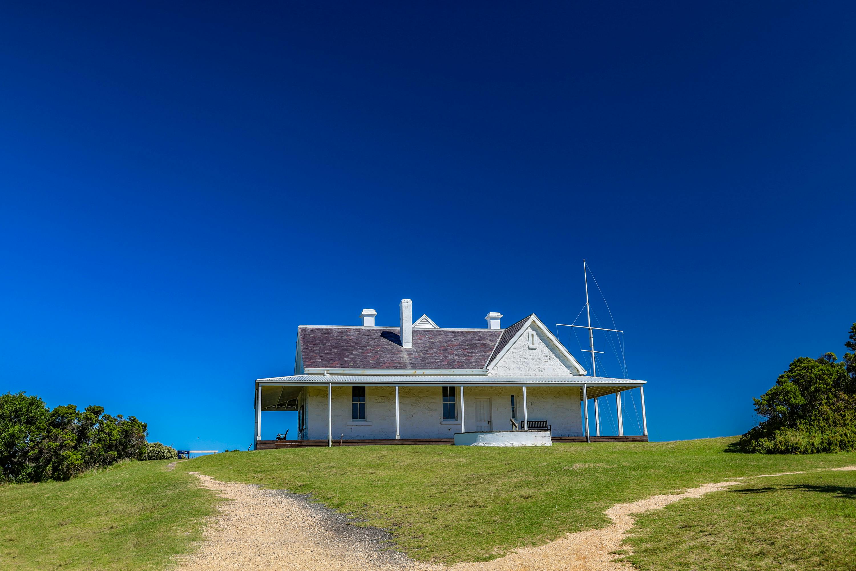 Clear Sky over House in Countryside · Free Stock Photo