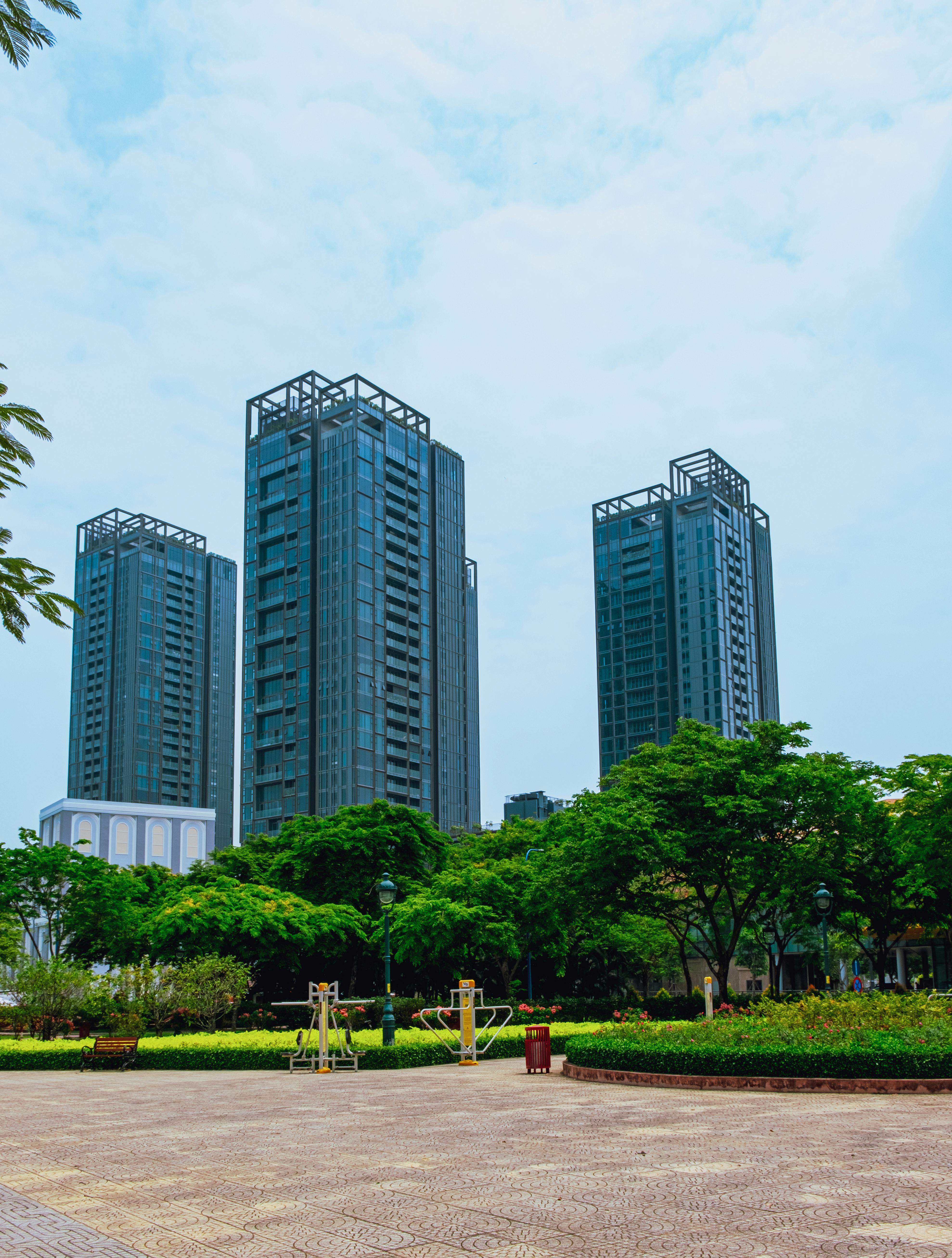 Glass Panels Exterior of the Microsoft Building · Free Stock Photo