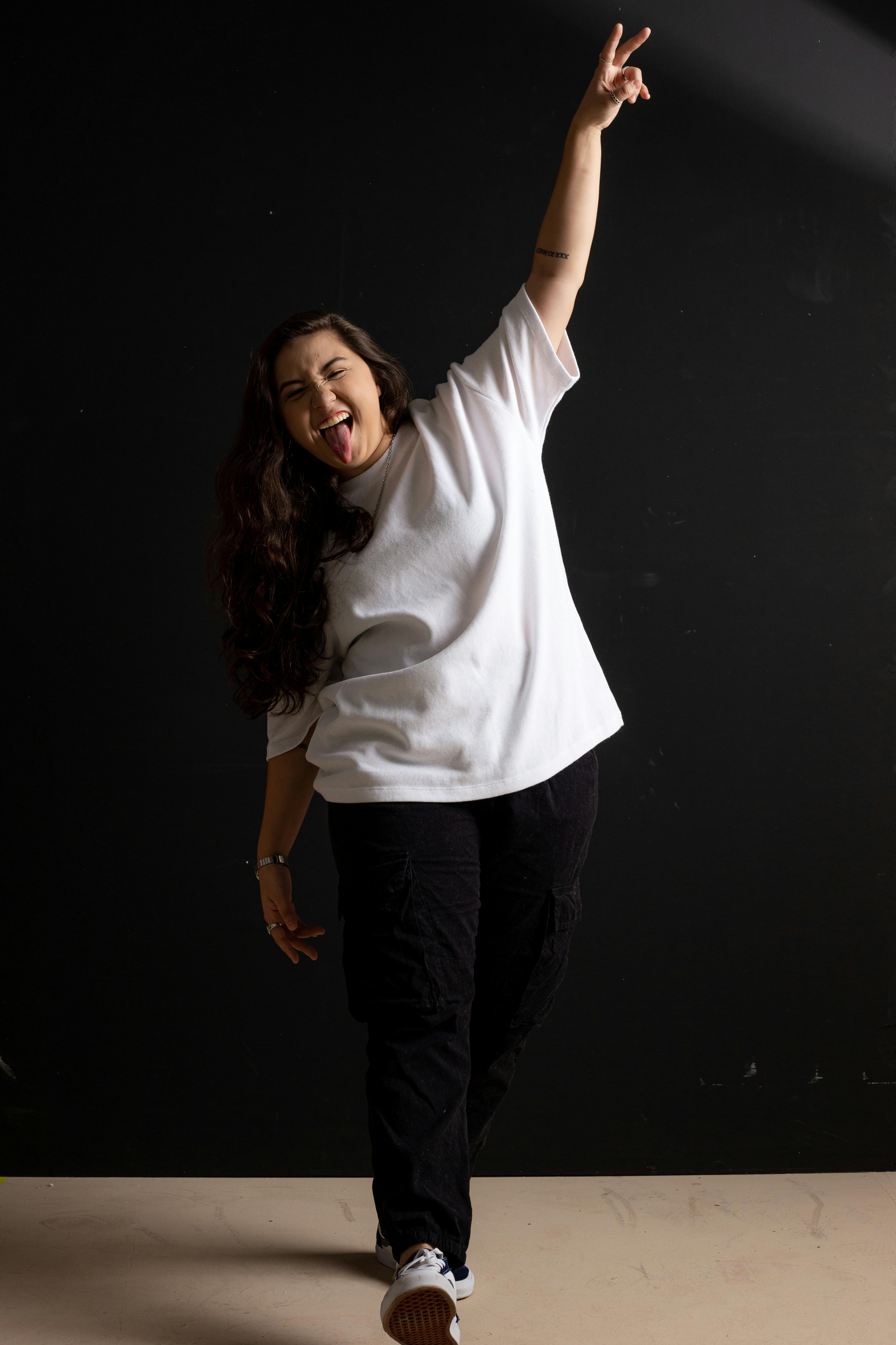 Social Media Pose Photos, Download The BEST Free Social Media Pose ...