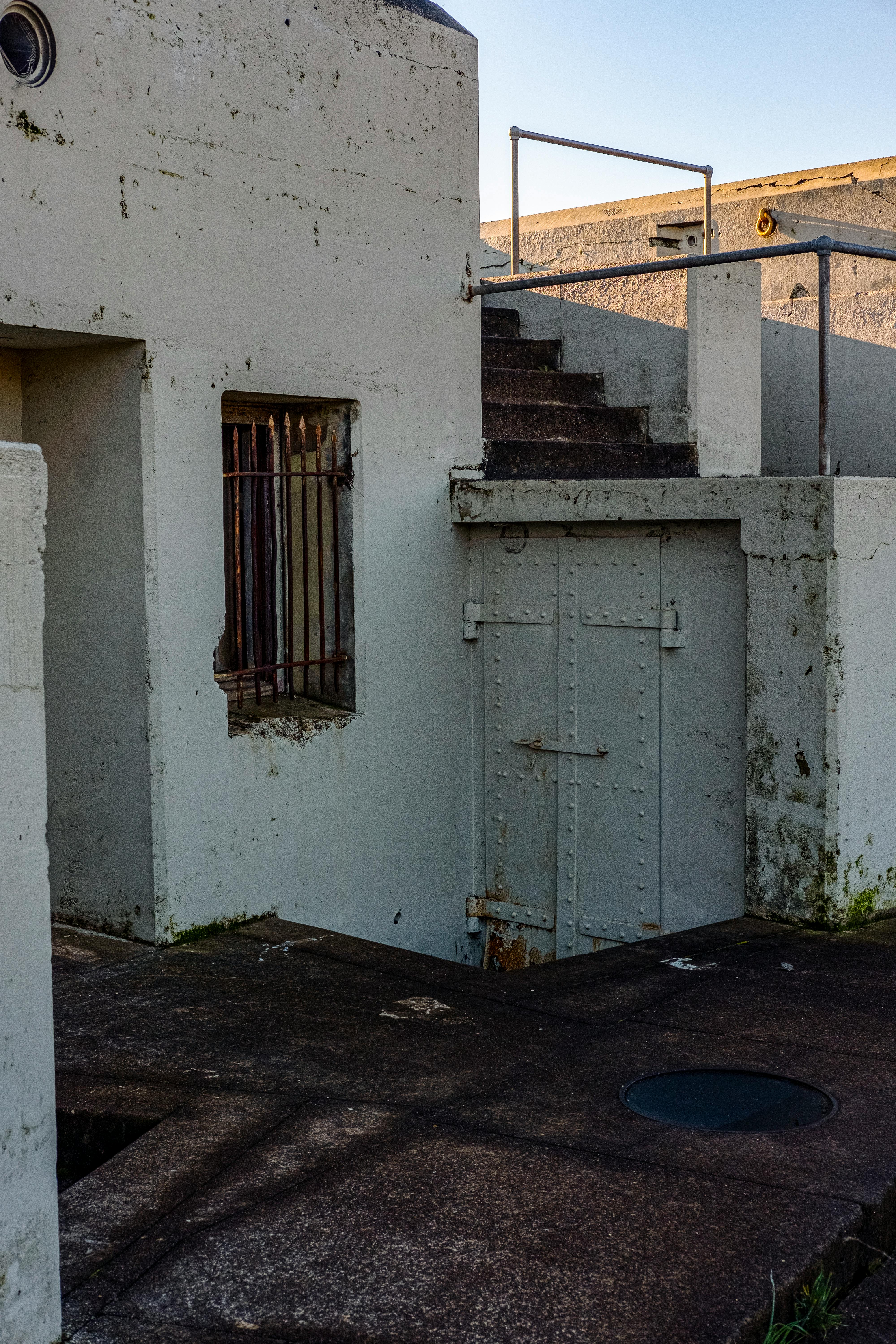 Building with Locked Door · Free Stock Photo