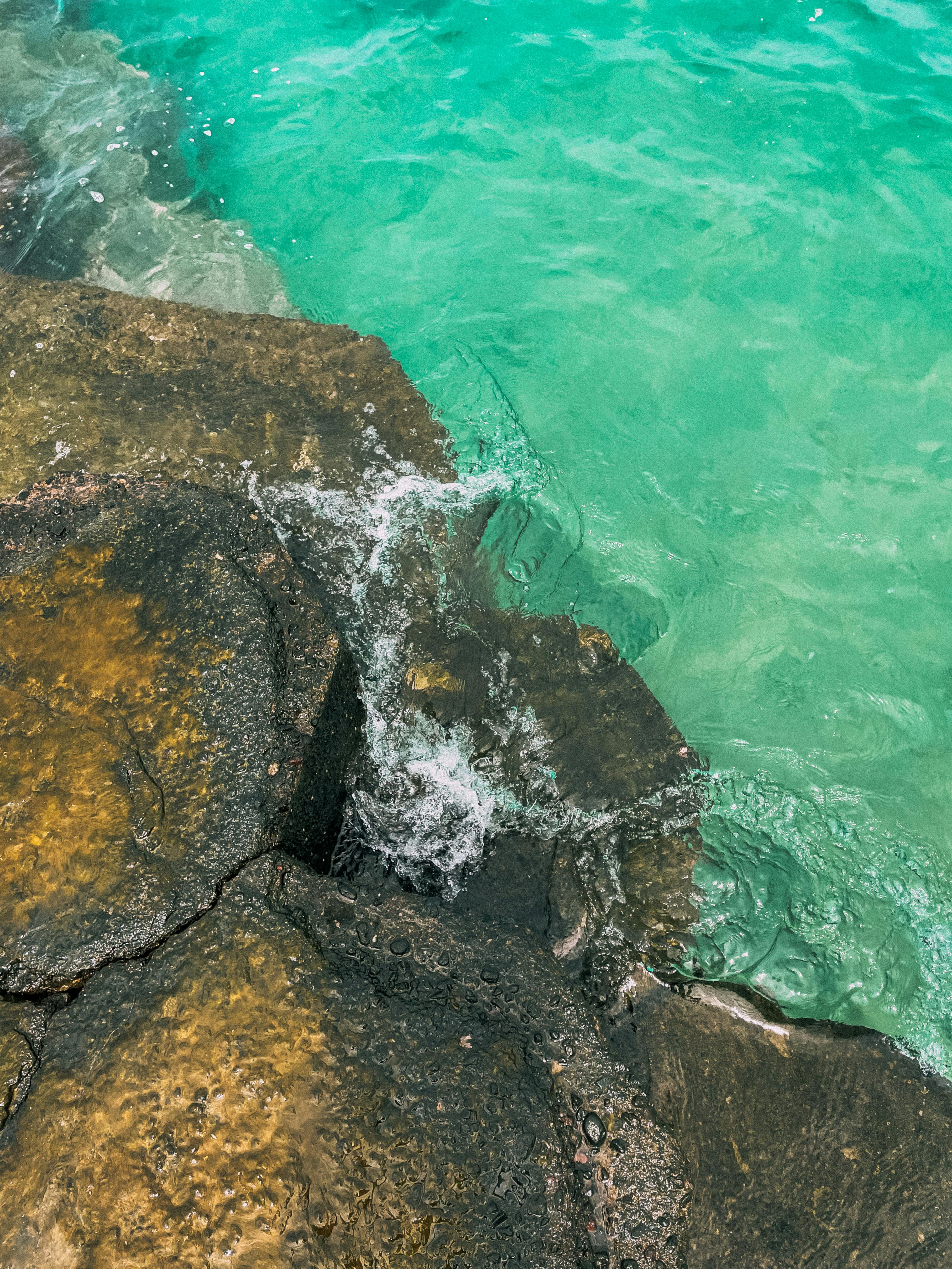 Rocks and Water · Free Stock Photo