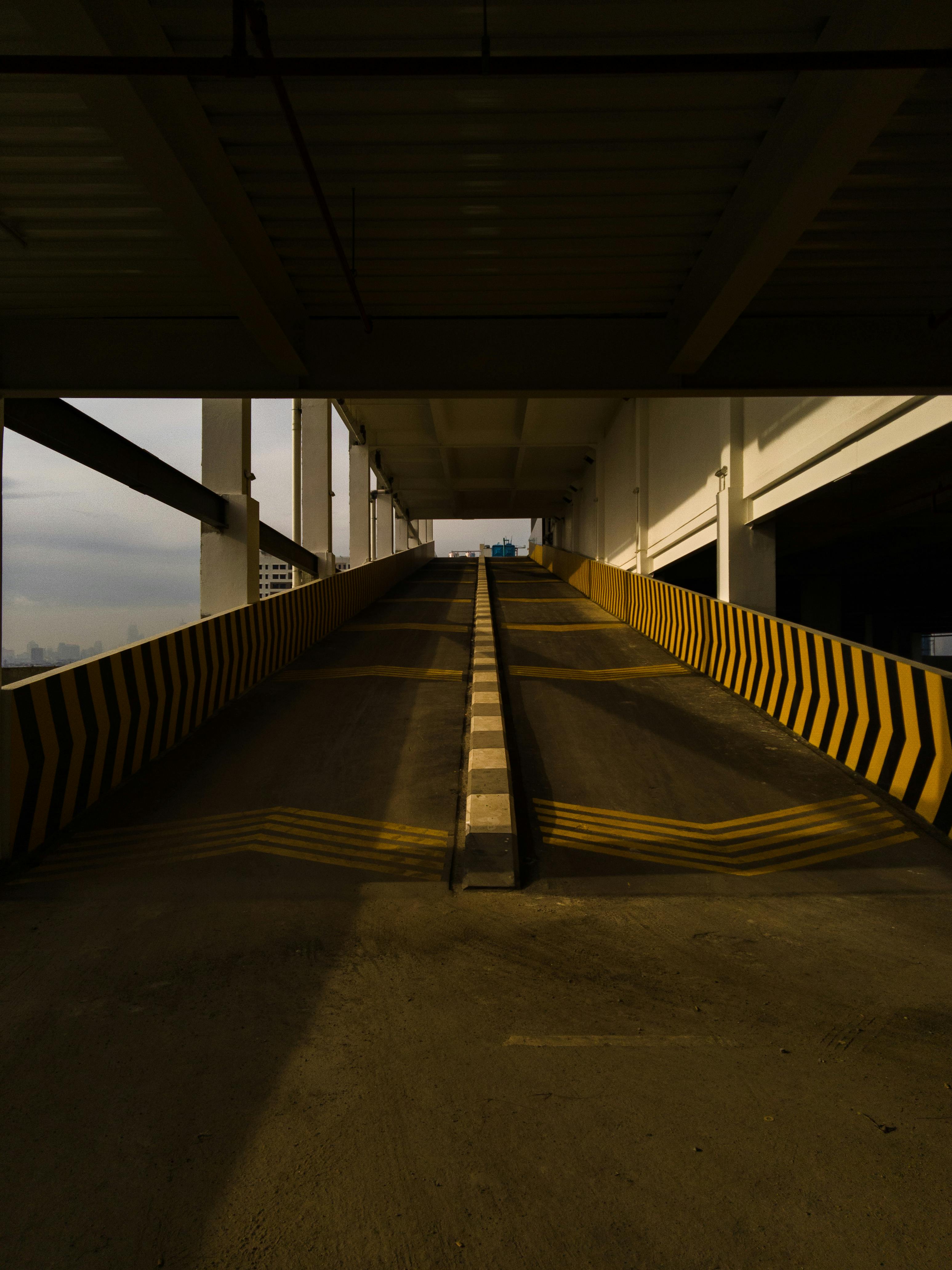 Abandoned Empty Caravan · Free Stock Photo