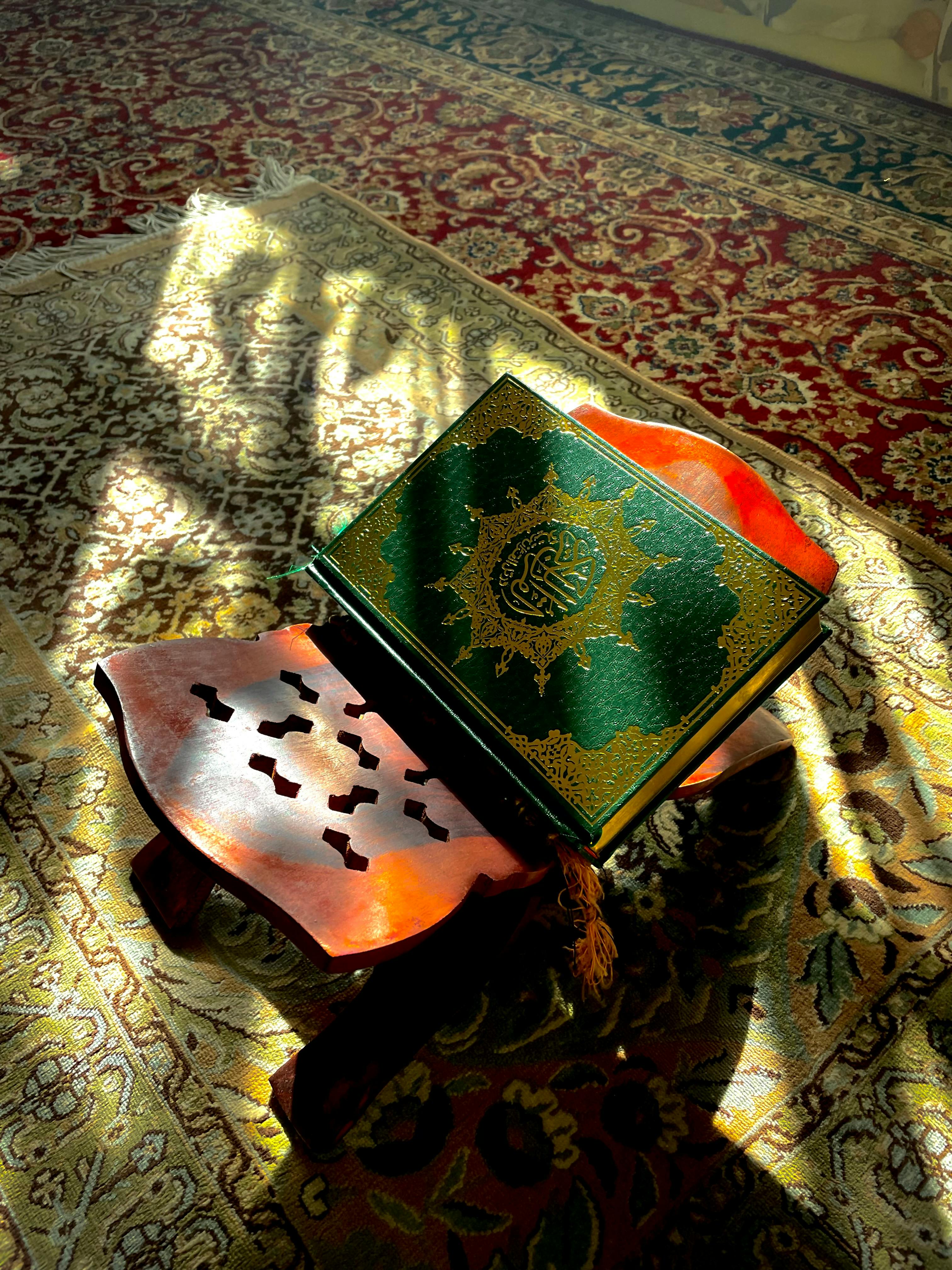 Koran on Stand in Mosque · Free Stock Photo