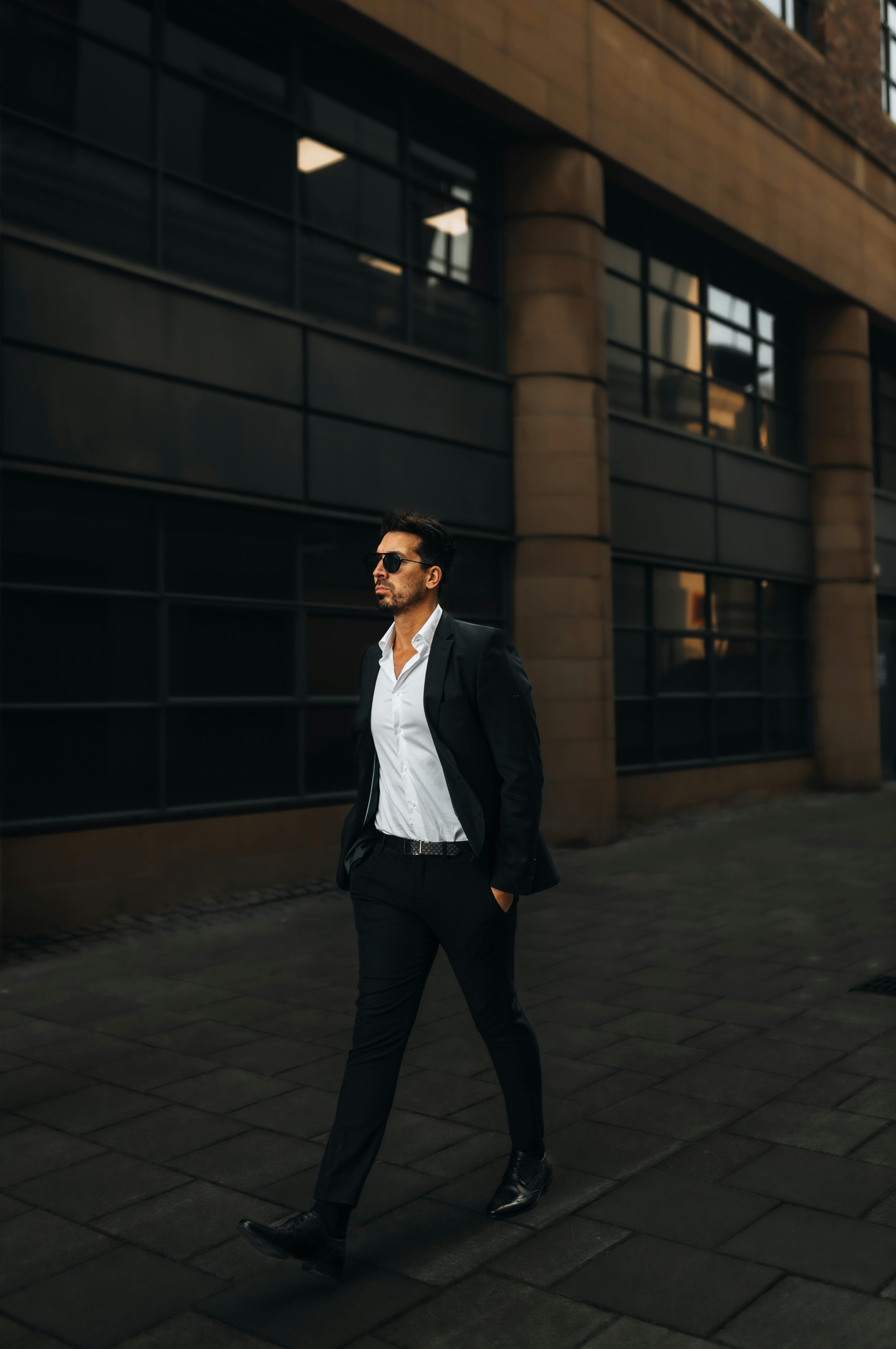 Man Looking behind Back · Free Stock Photo
