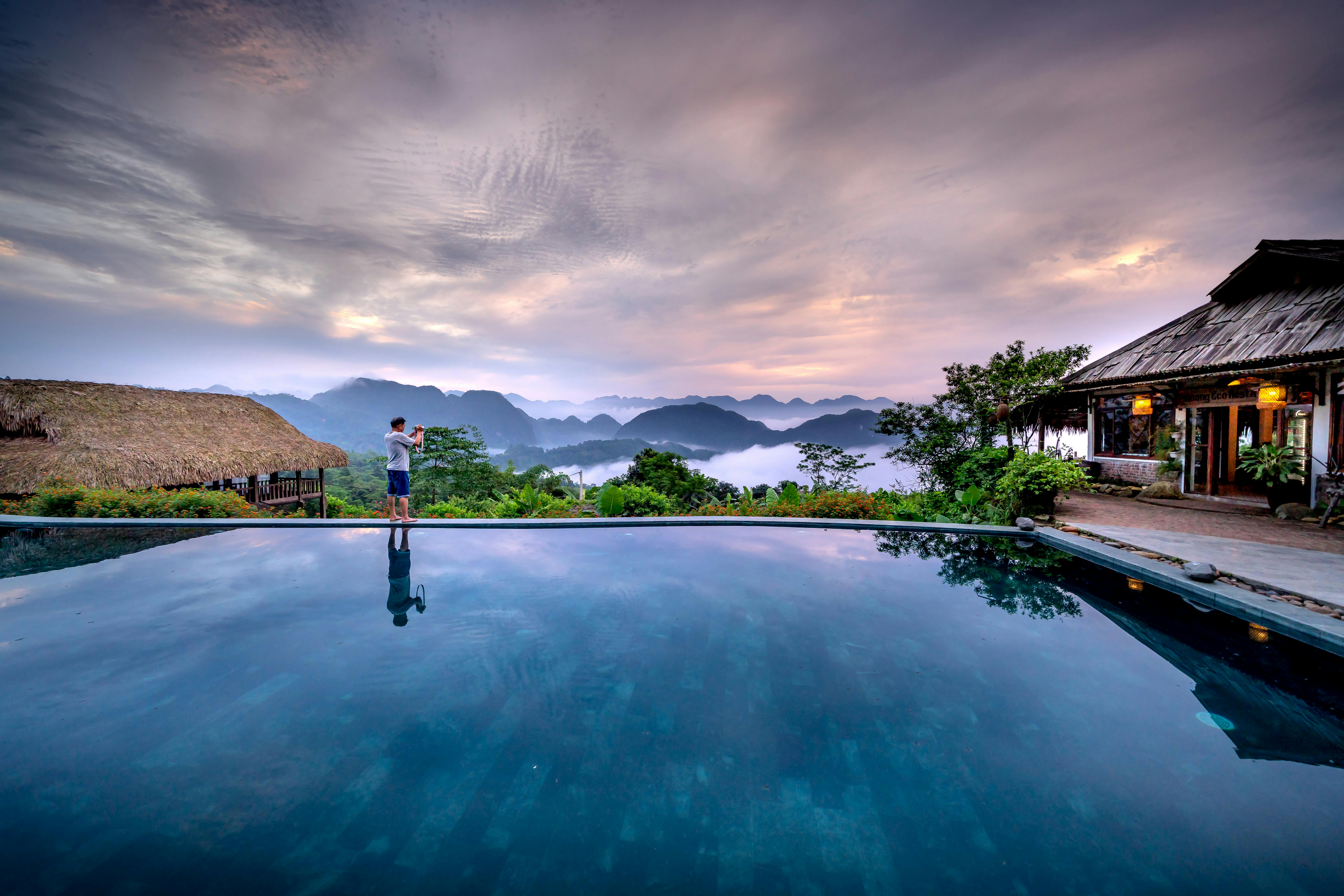 Cafe with outdoor tables in tropical resort · Free Stock Photo