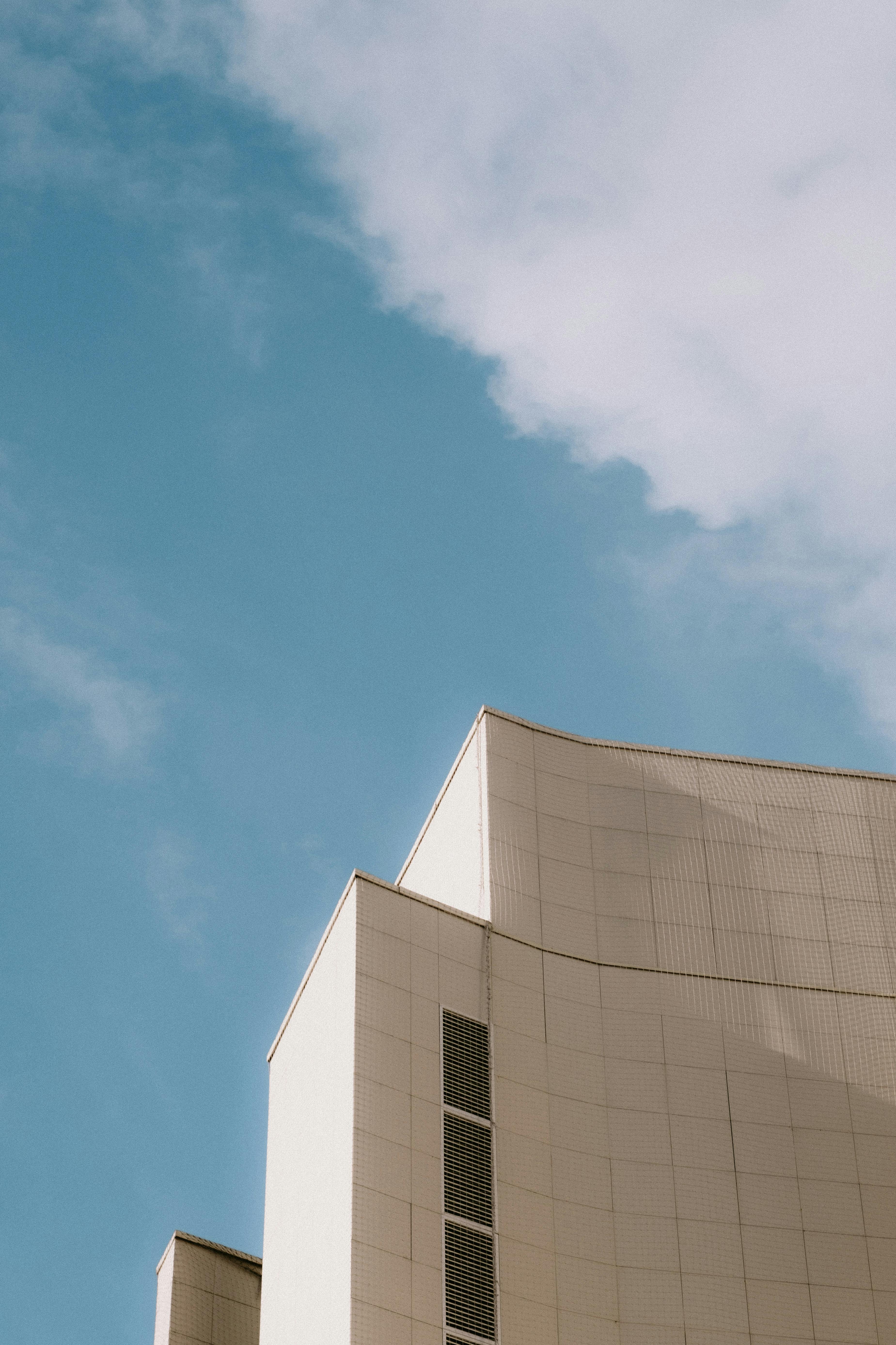 White Modern Building · Free Stock Photo