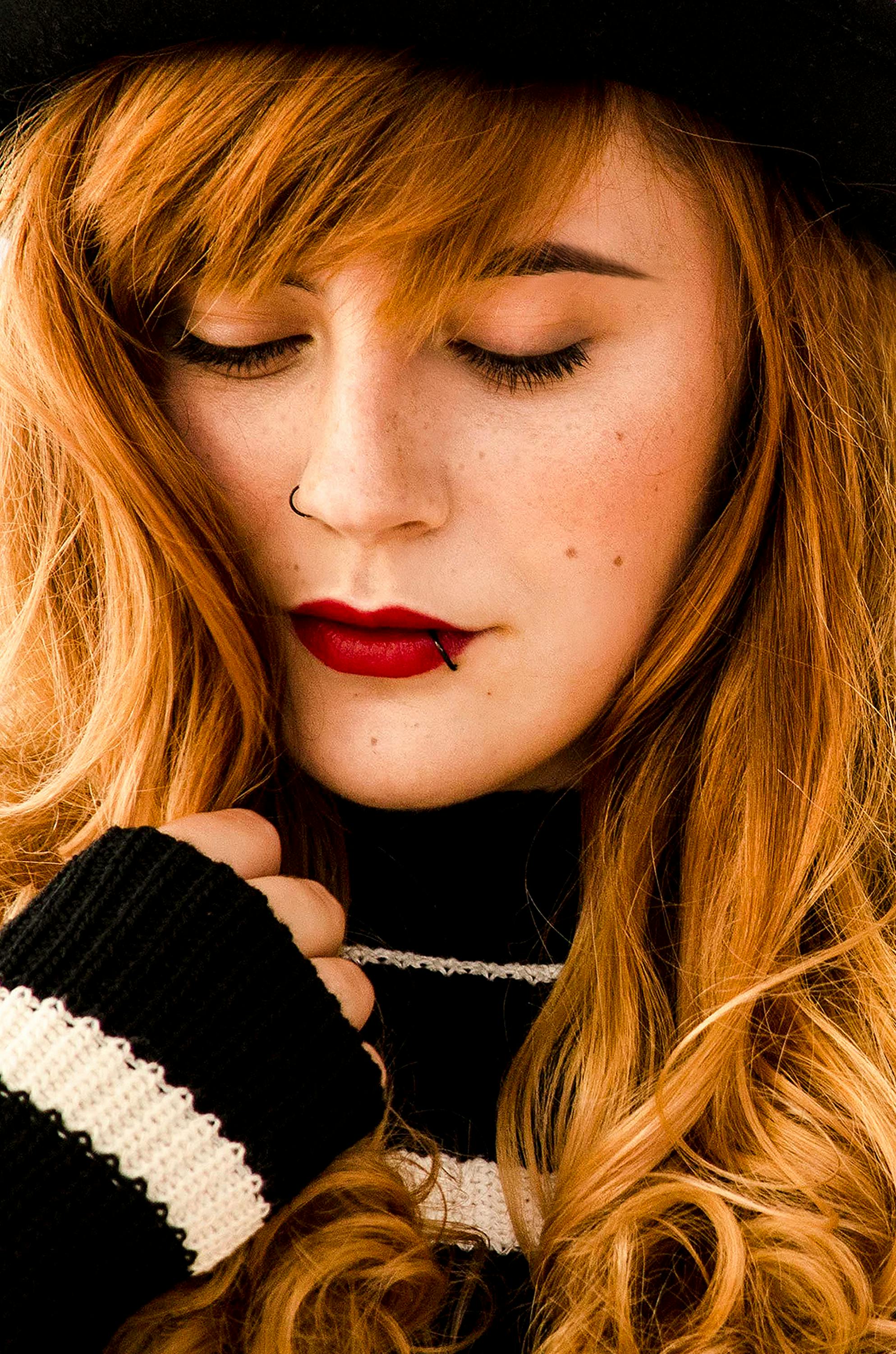 Woman Face while Looking Up · Free Stock Photo
