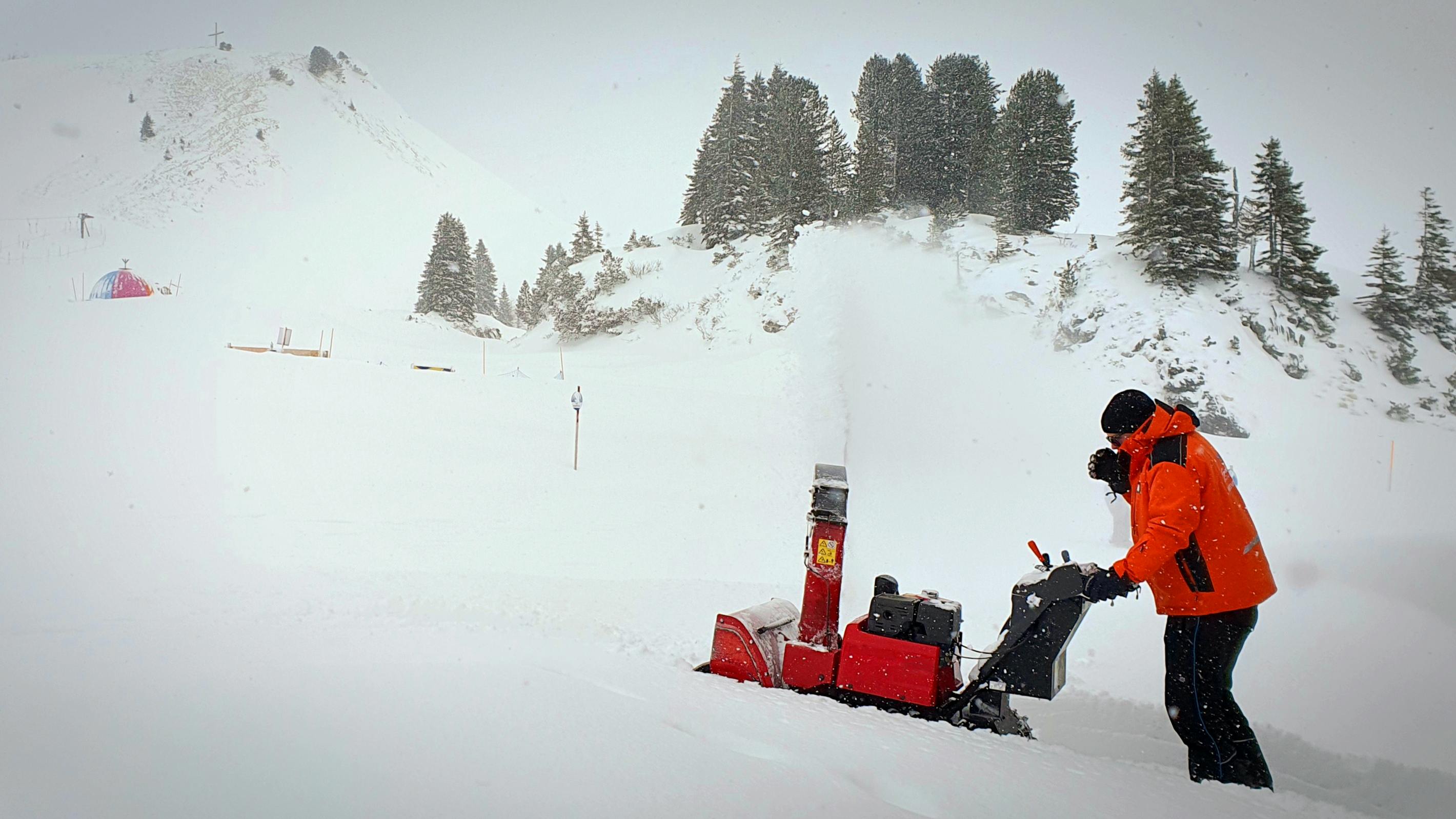 Red Snowblower Photos, Download The BEST Free Red Snowblower Stock ...
