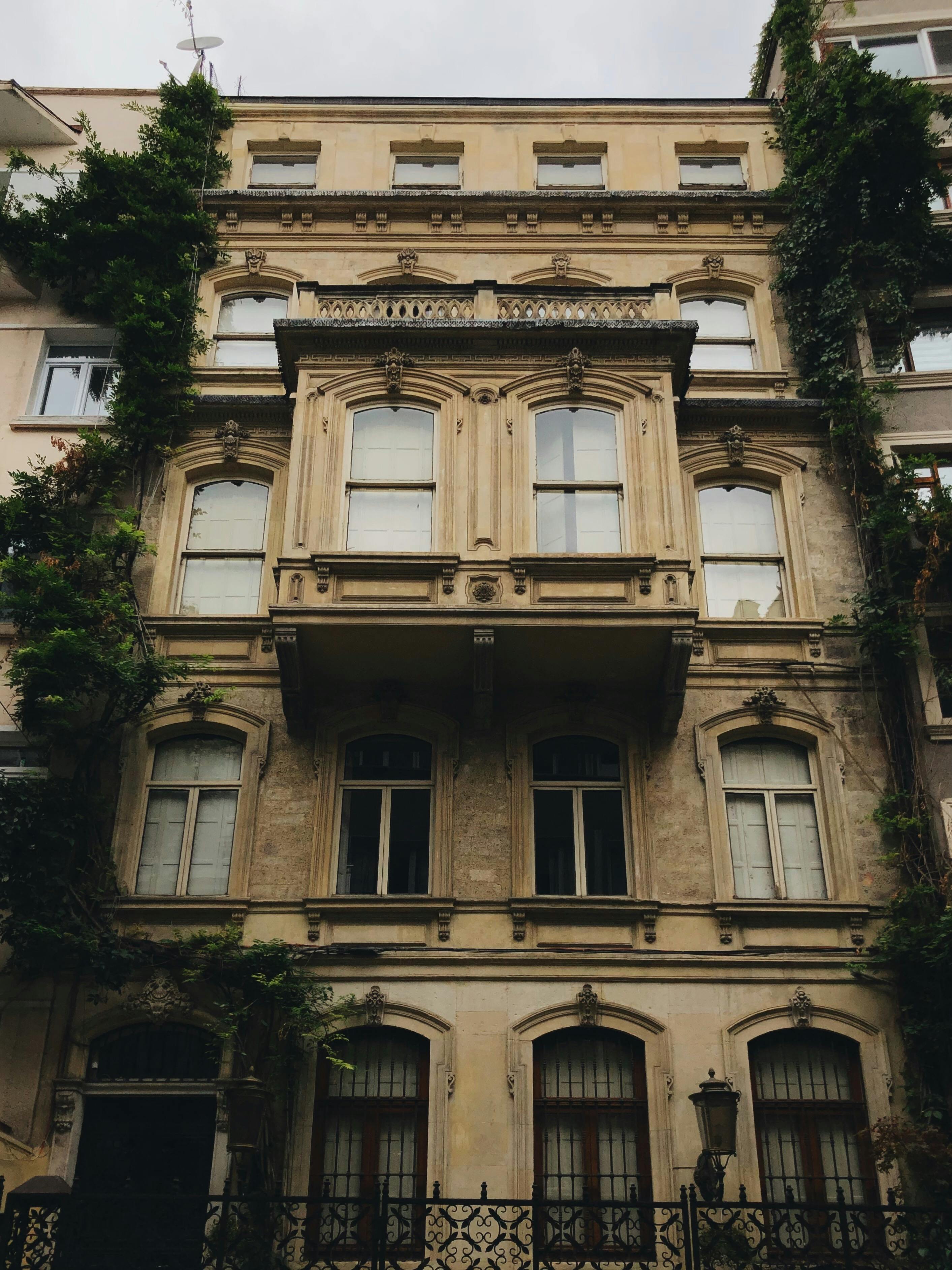 Brown Concrete Building · Free Stock Photo