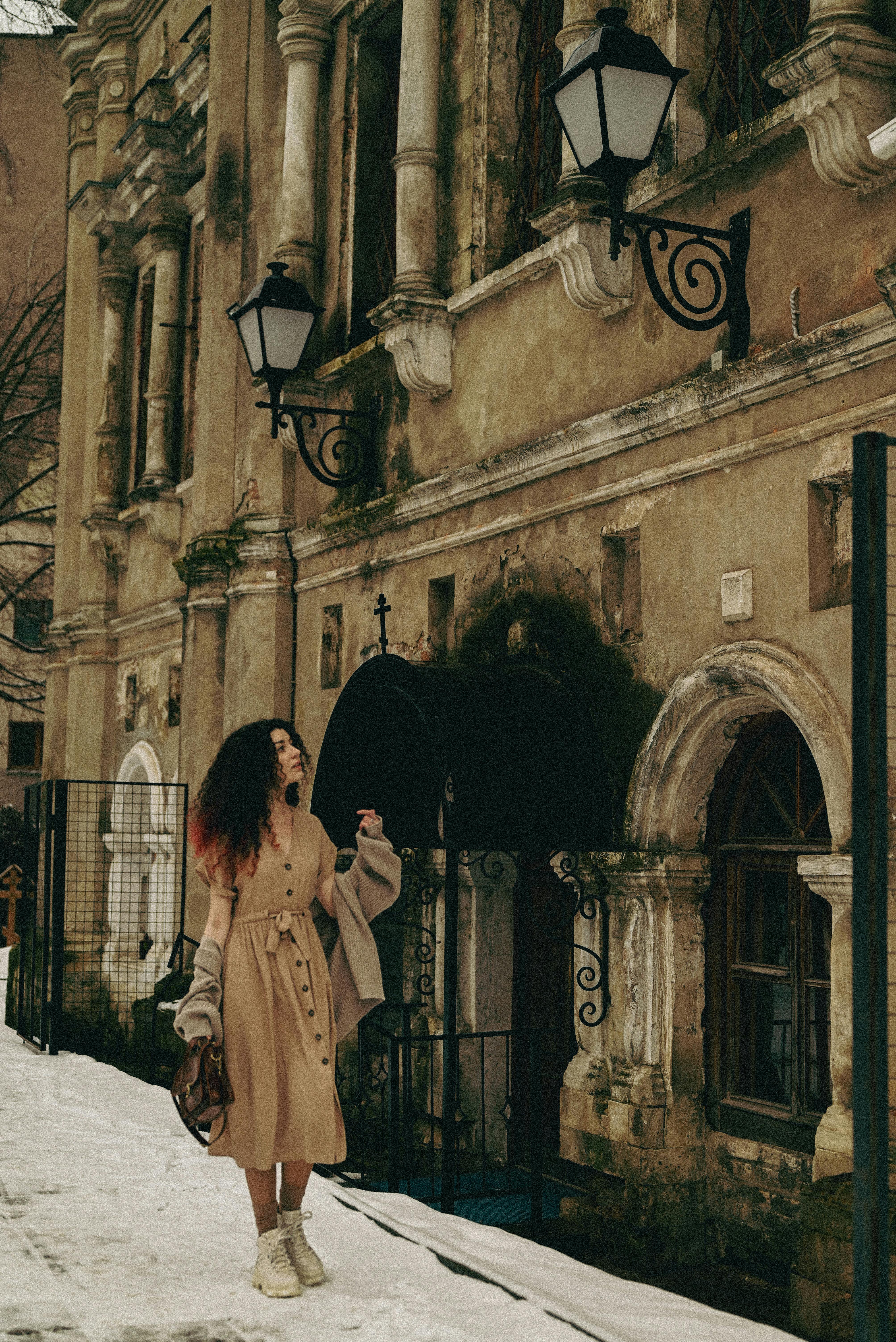 Woman and Building · Free Stock Photo