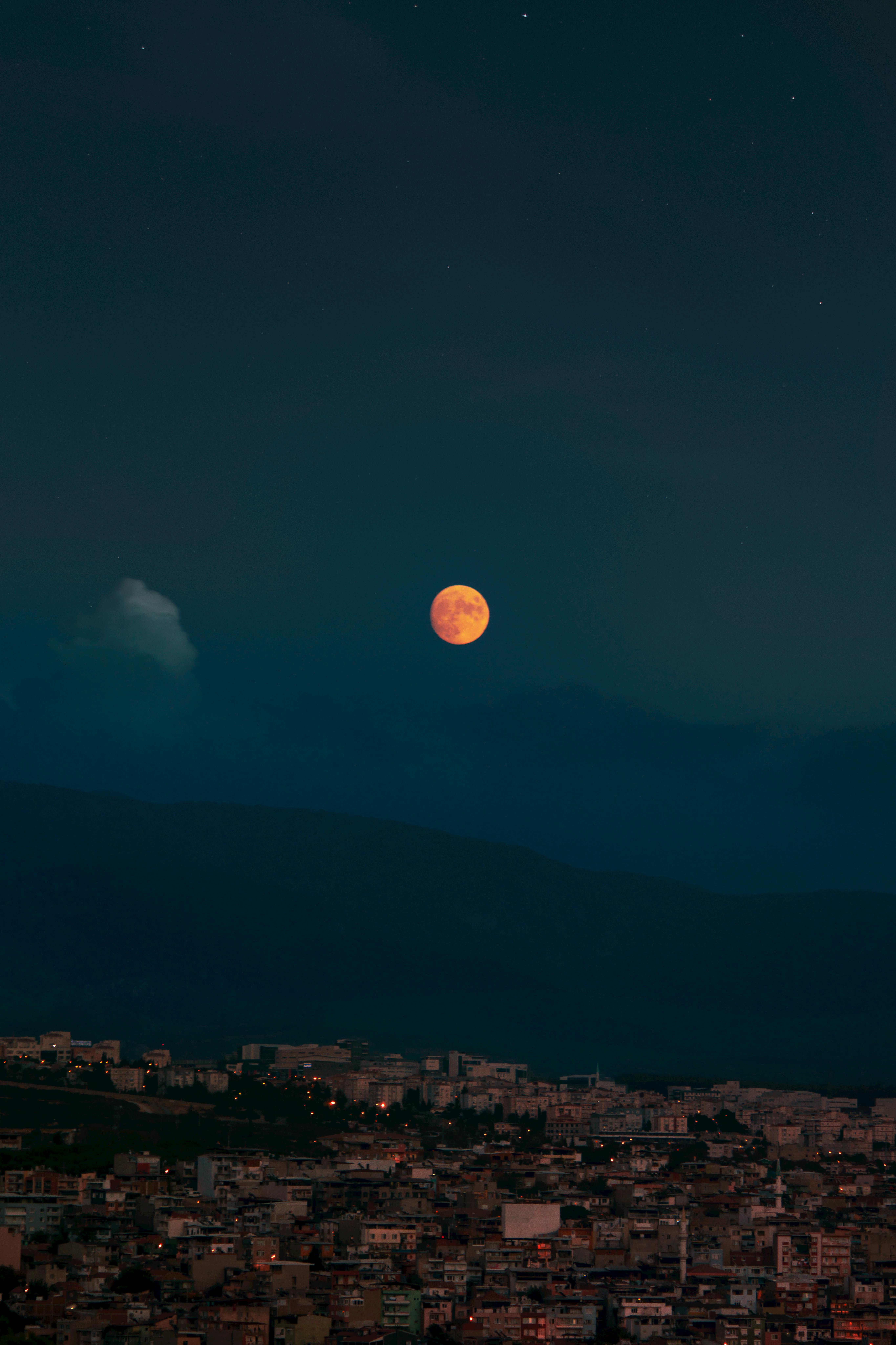Full Moon over City Skyline · Free Stock Photo