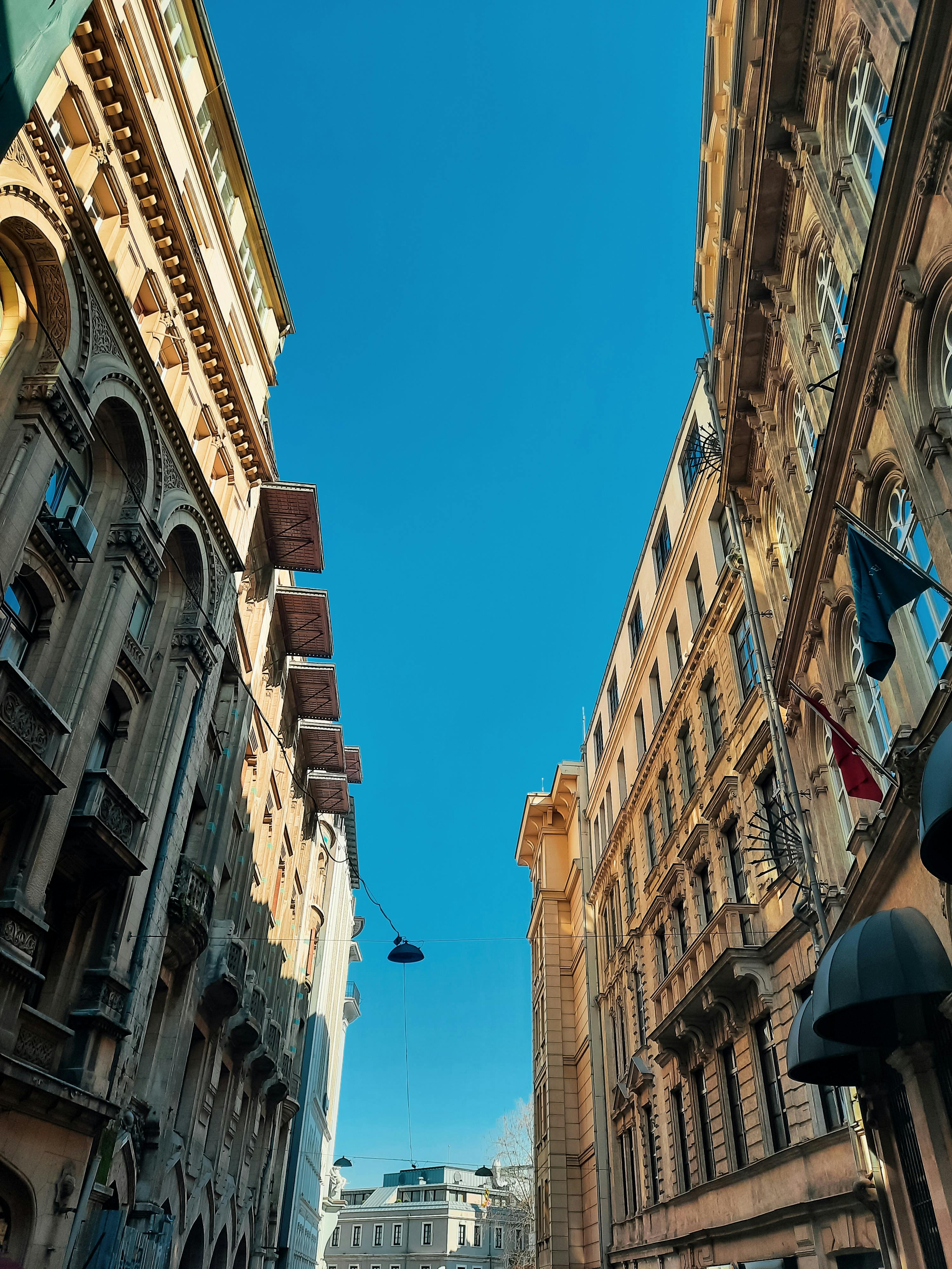 The Clock at the Old Town Santa Barbara, California · Free Stock Photo