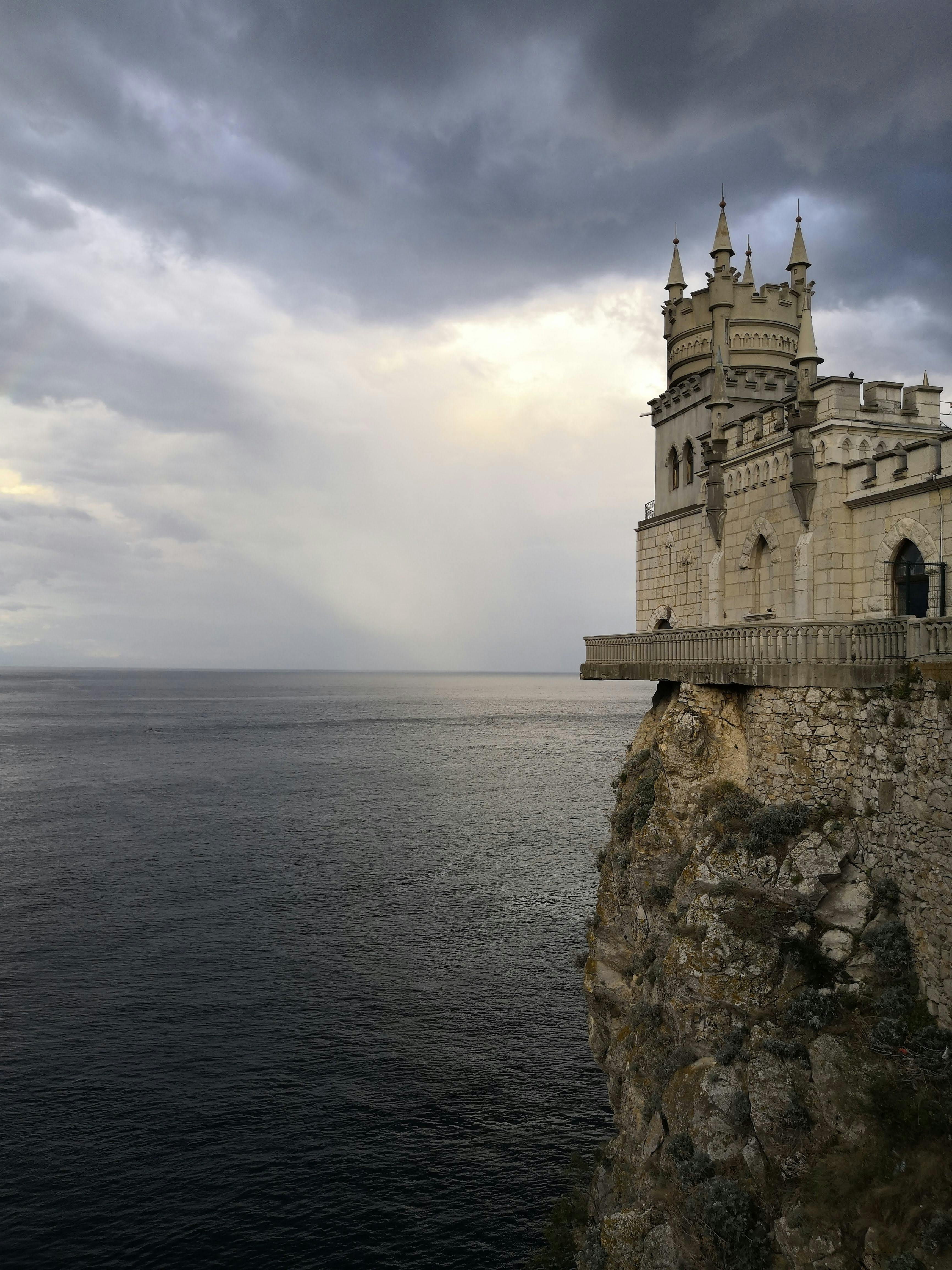 Castle on a Cliff · Free Stock Photo