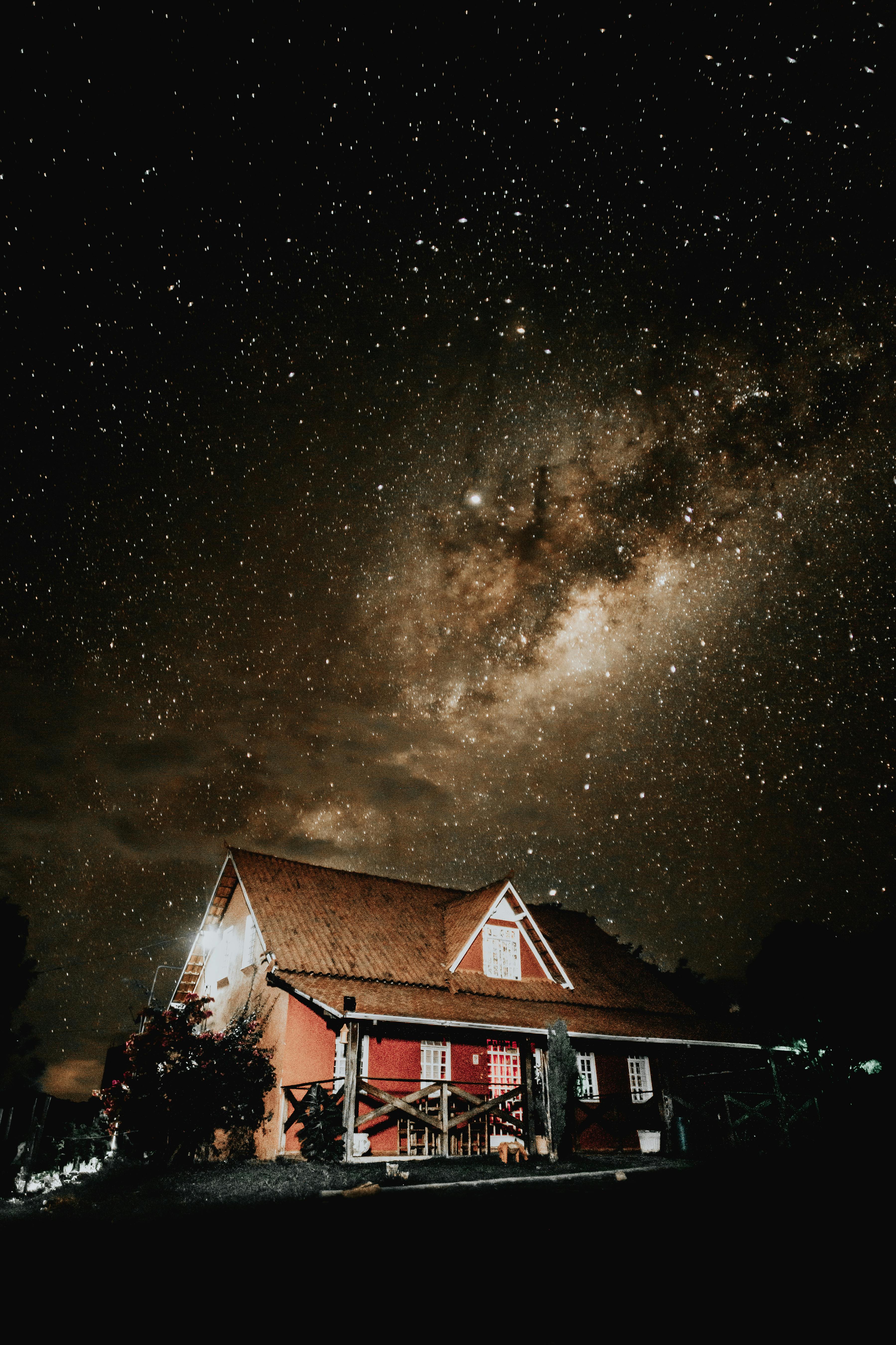 House Under Starry Night · Free Stock Photo