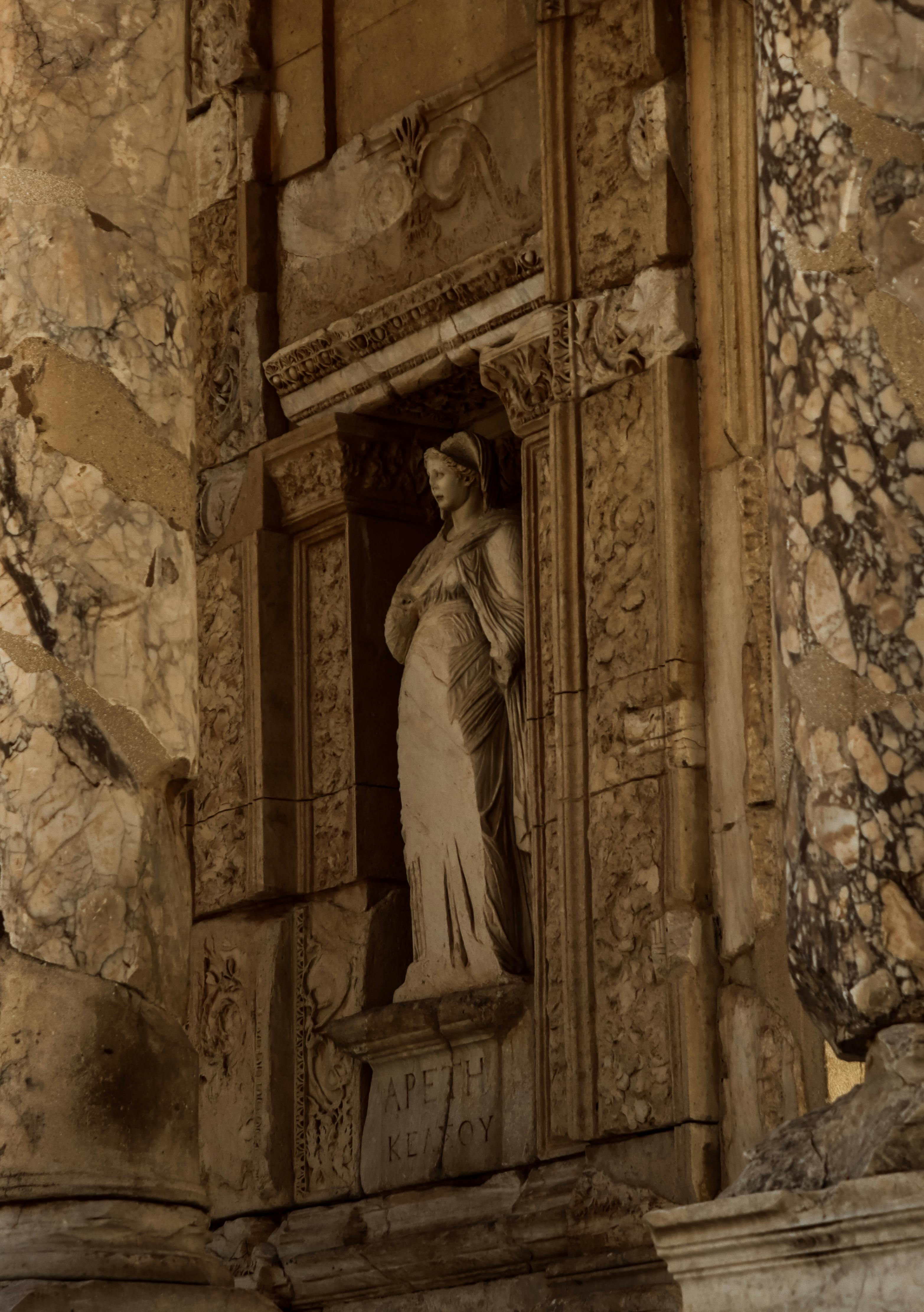 Statues on Building Facade · Free Stock Photo