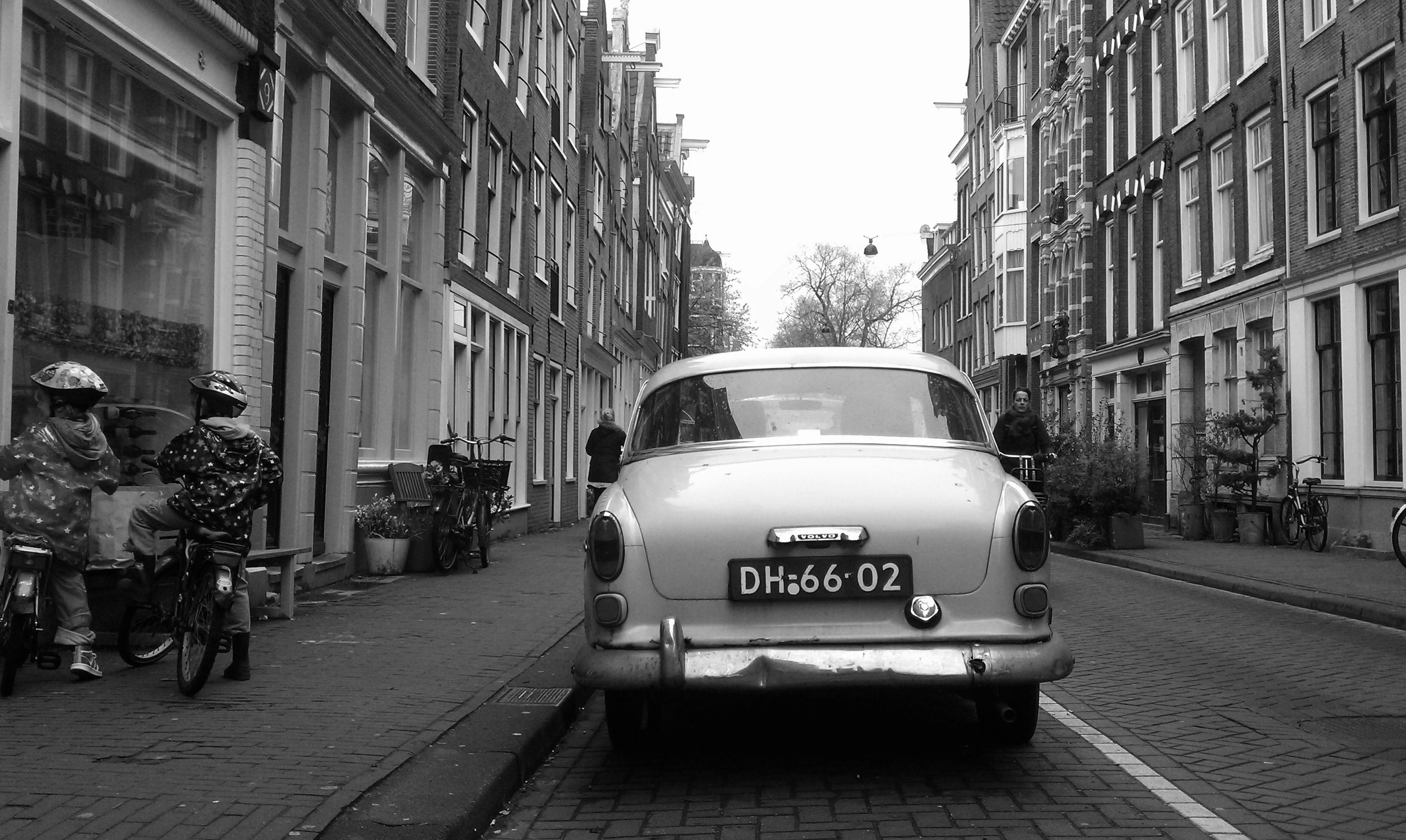 Street & car · Free Stock Photo