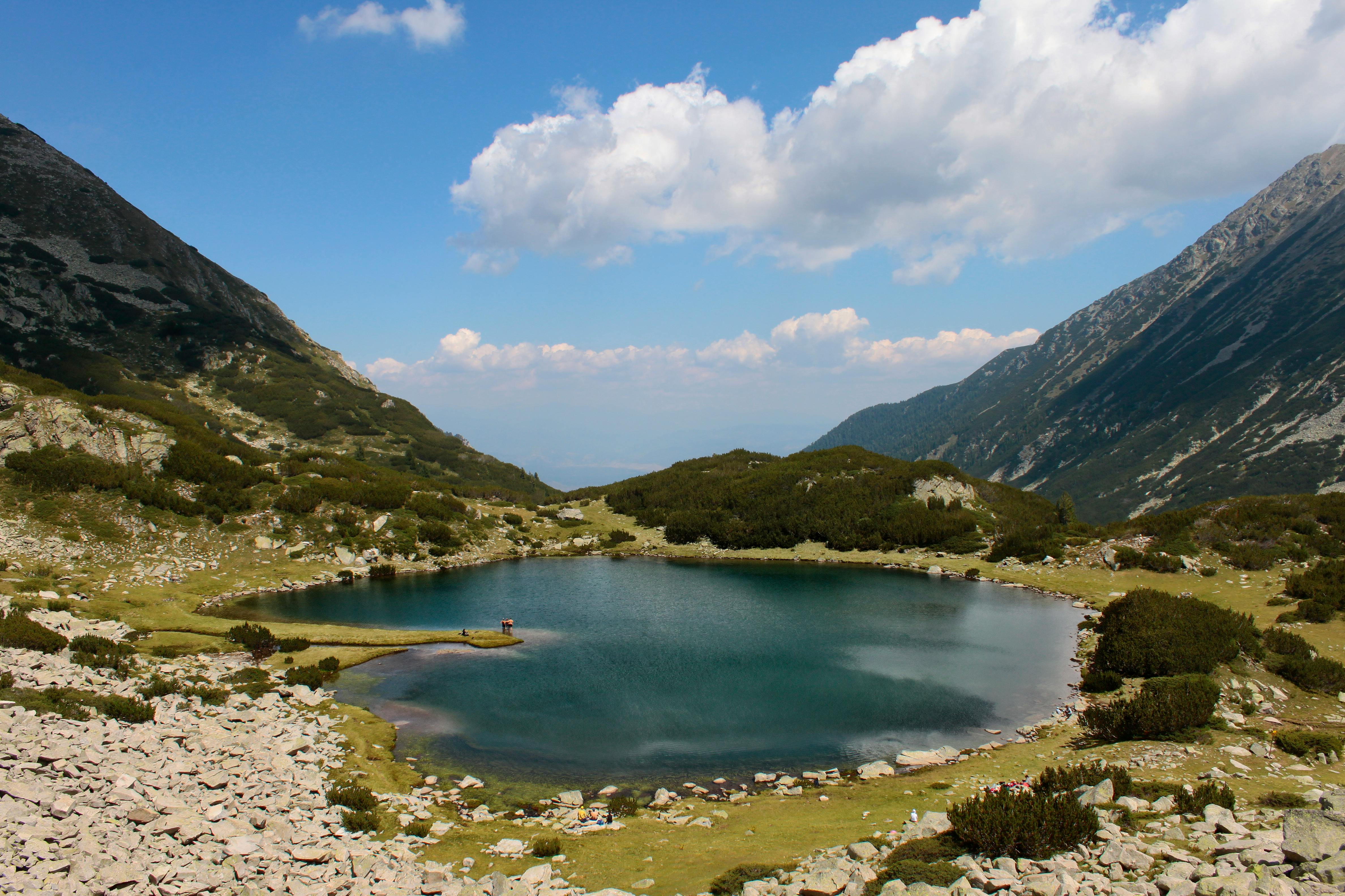 Cloudy Mountains near Blue Lake · Free Stock Photo