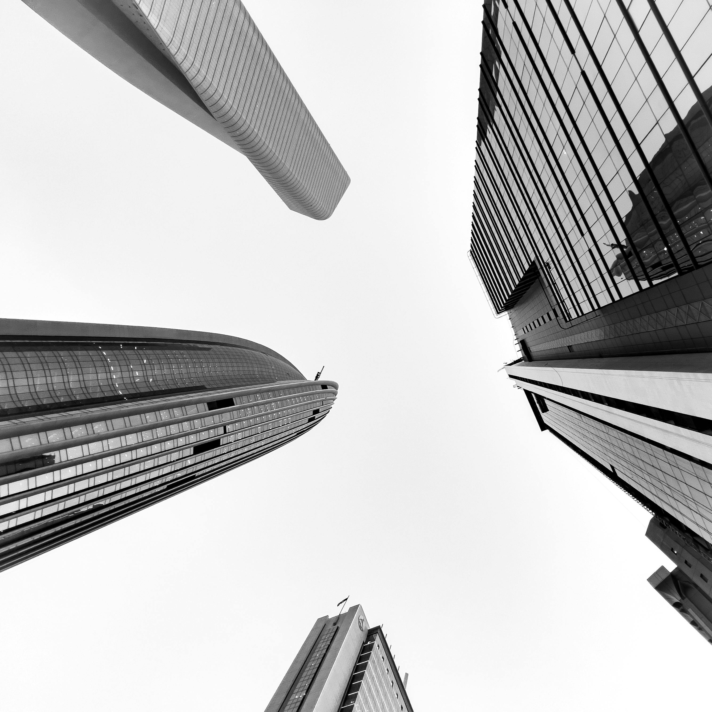 Grey and Black High Rise Building · Free Stock Photo