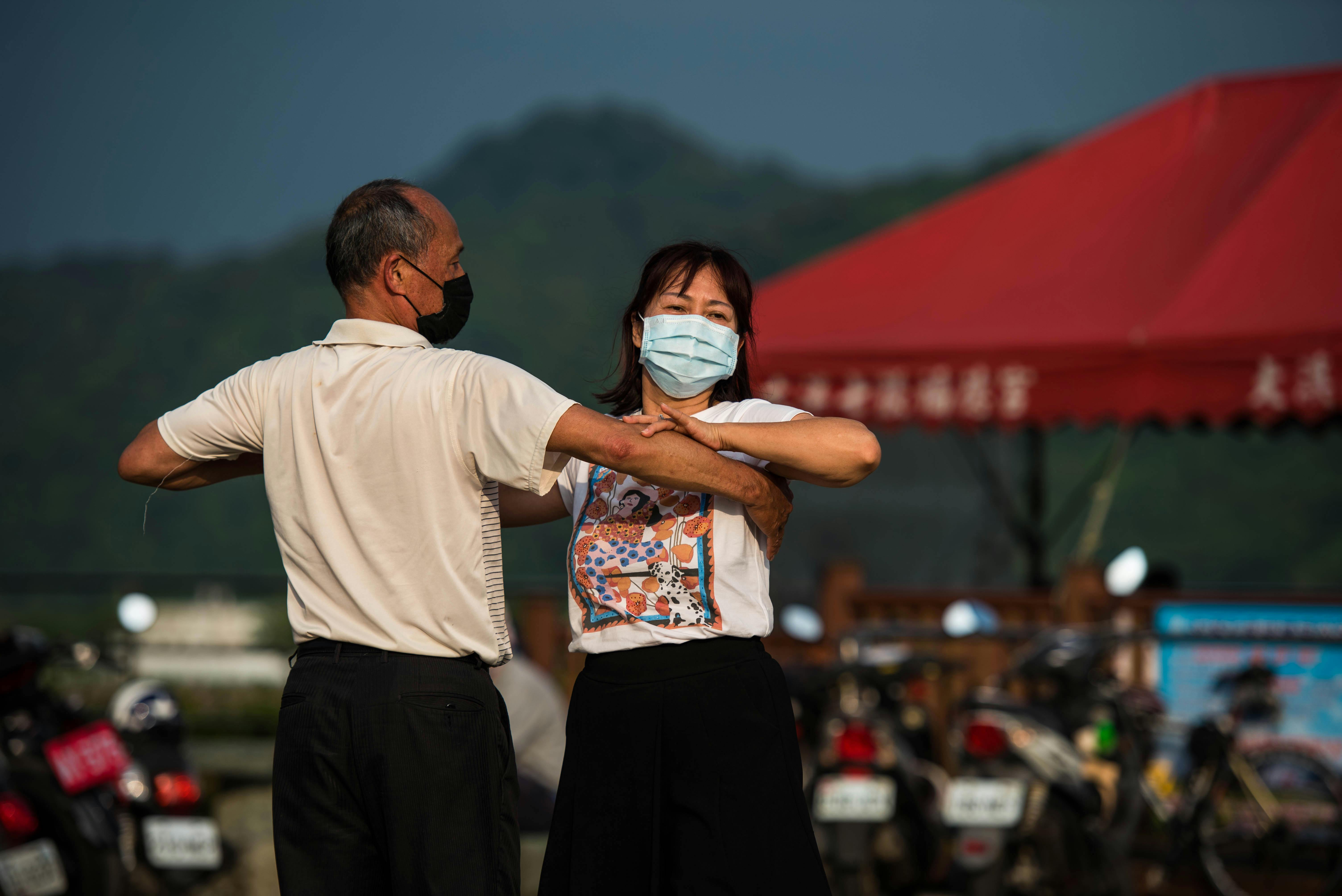 Two People Dancing · Free Stock Photo