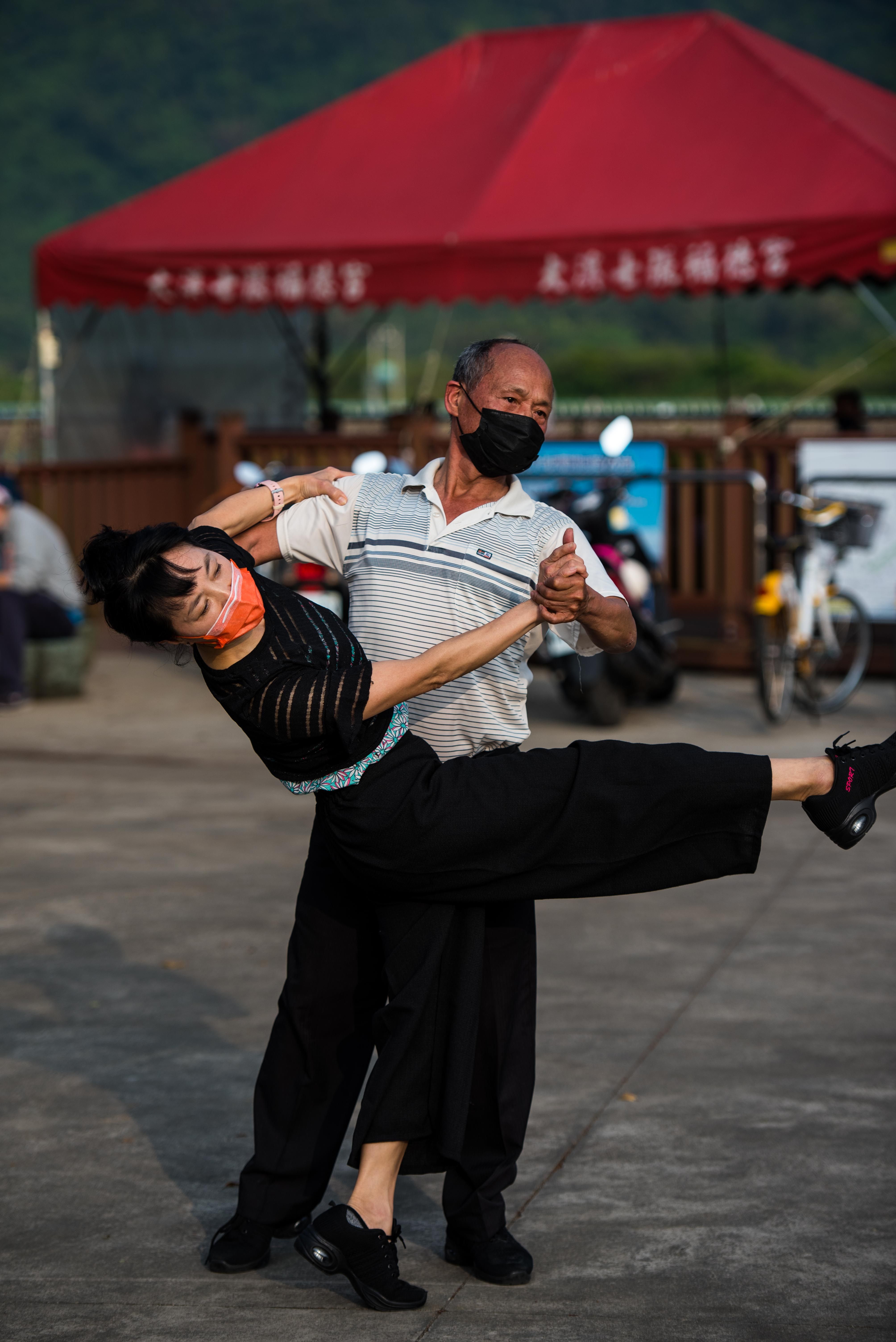 Couple Dancing Outdoors in Face Masks · Free Stock Photo