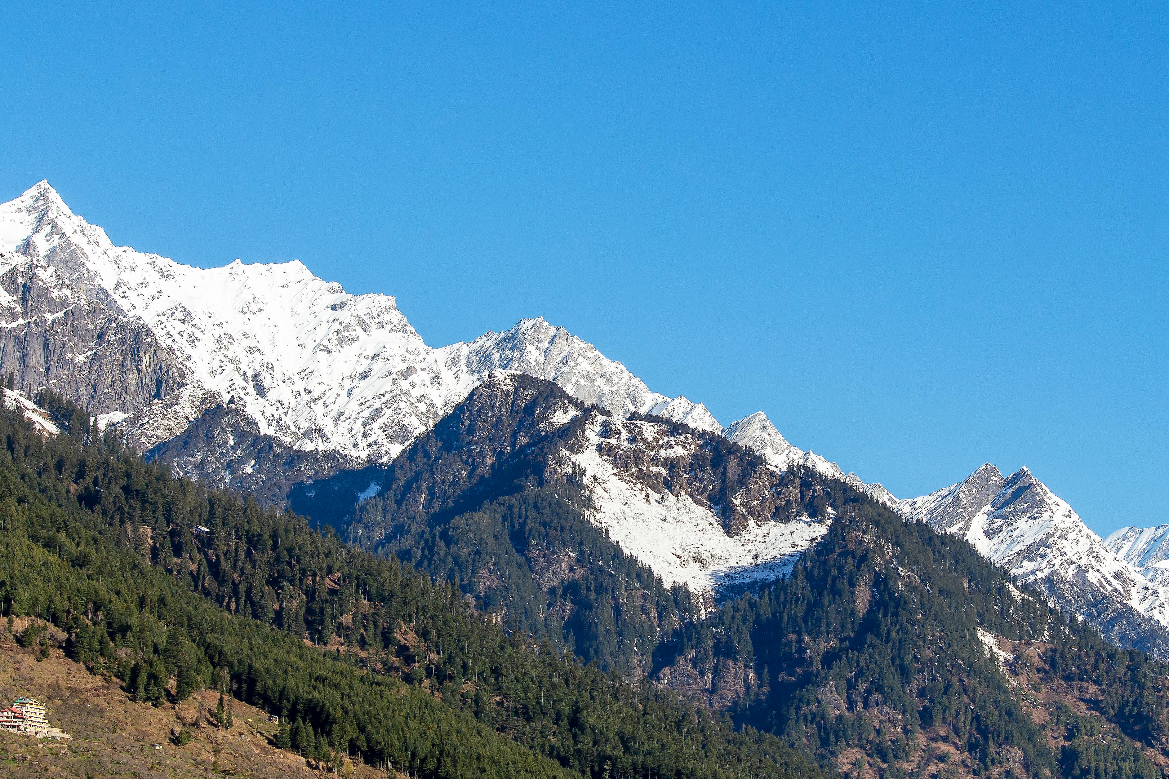 Clear Sky over Mountains · Free Stock Photo