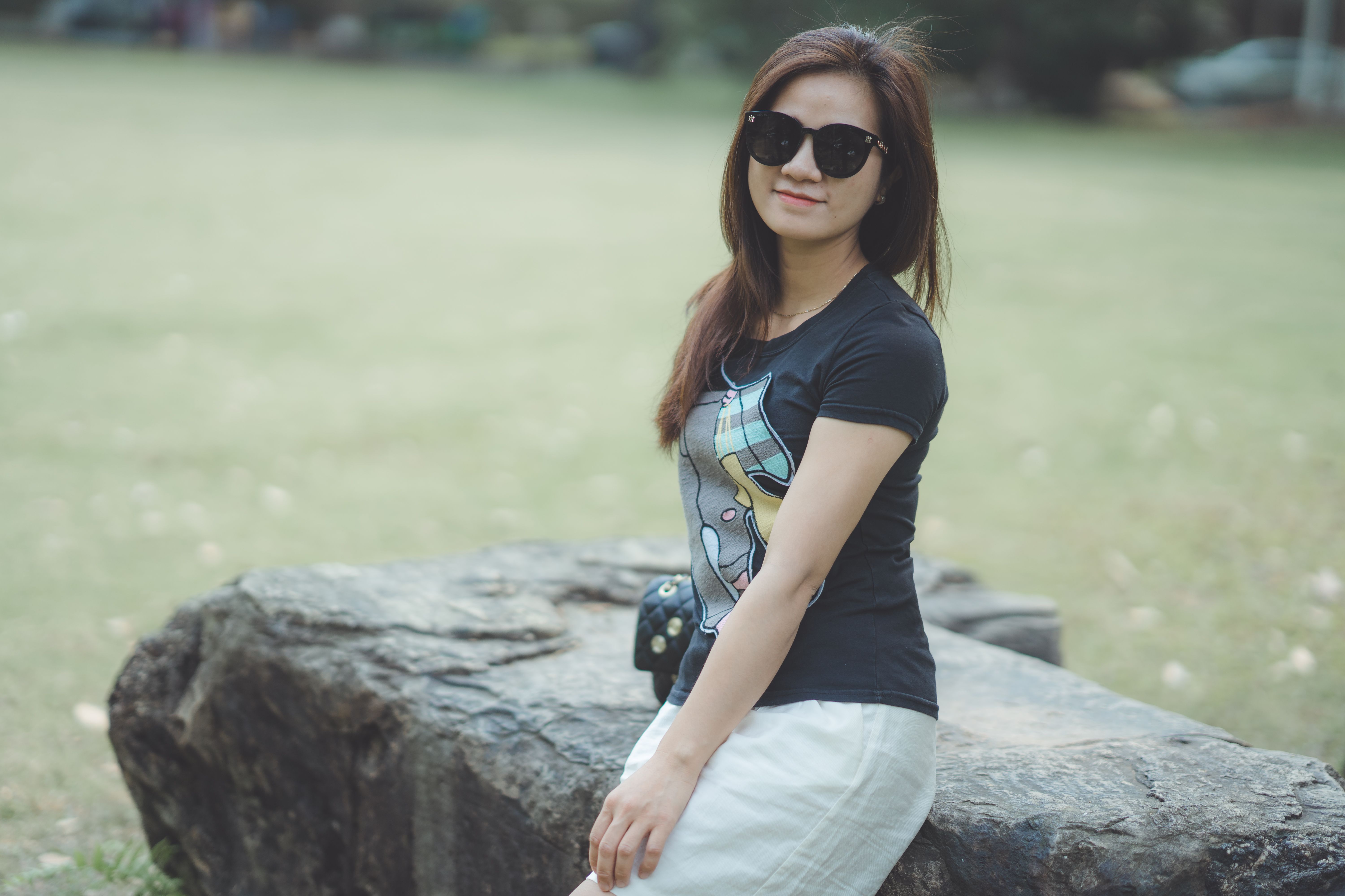 Young Woman in Causal Clothing and Sunglasses · Free Stock Photo