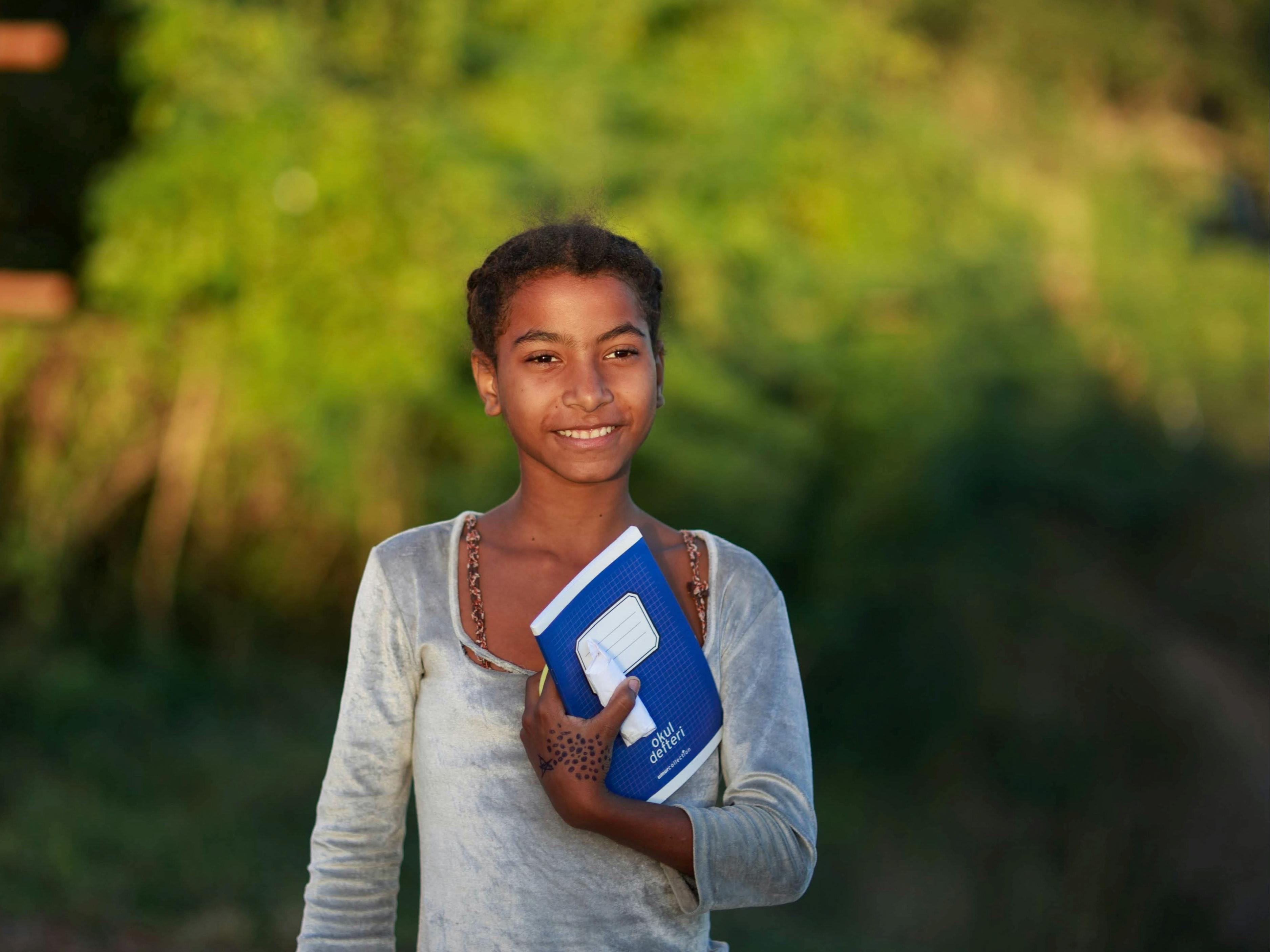 Kids Holding Scripts Photos, Download Free Kids Holding Scripts Stock ...