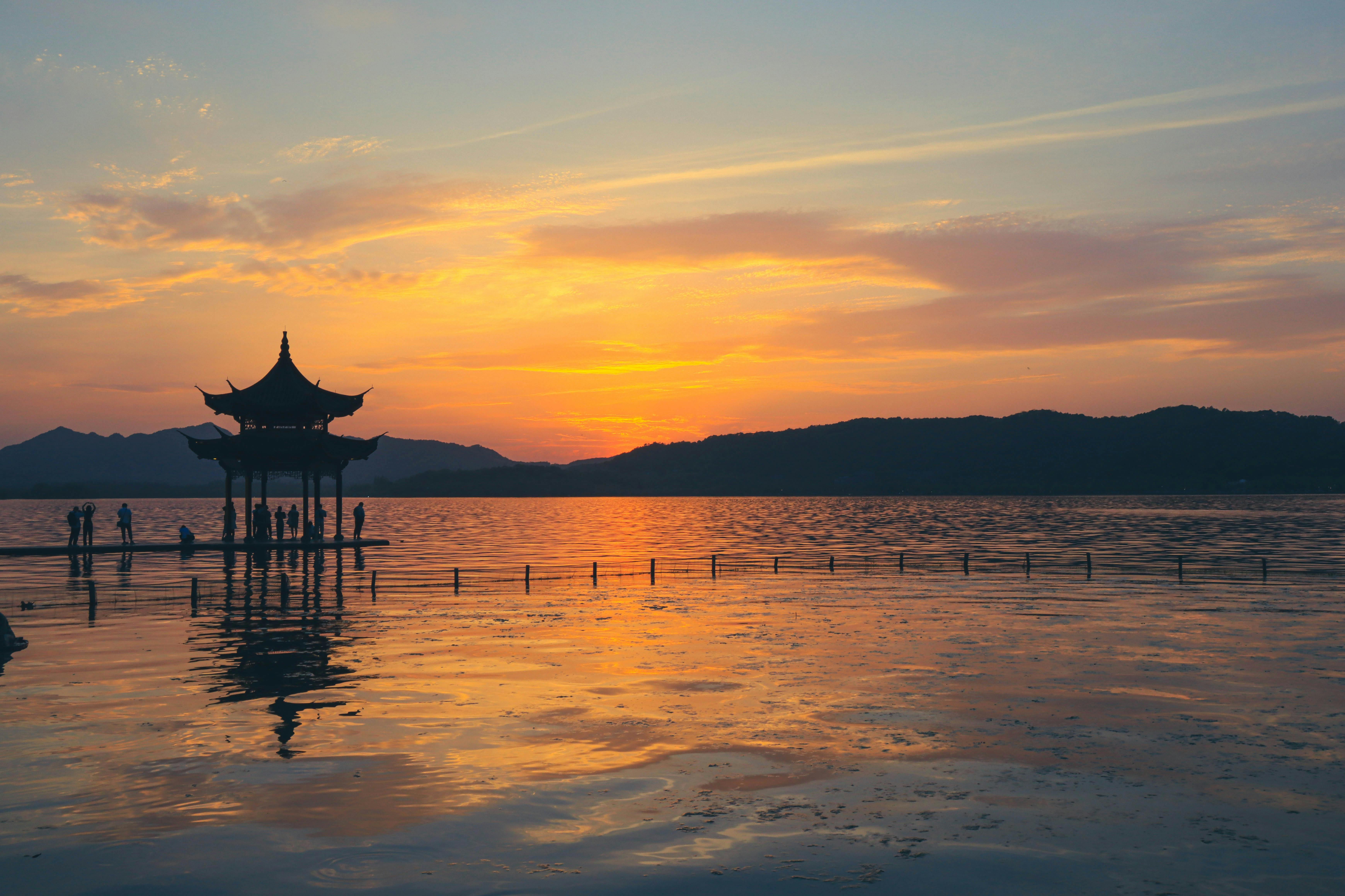 Xi Lake during Golden Hour · Free Stock Photo