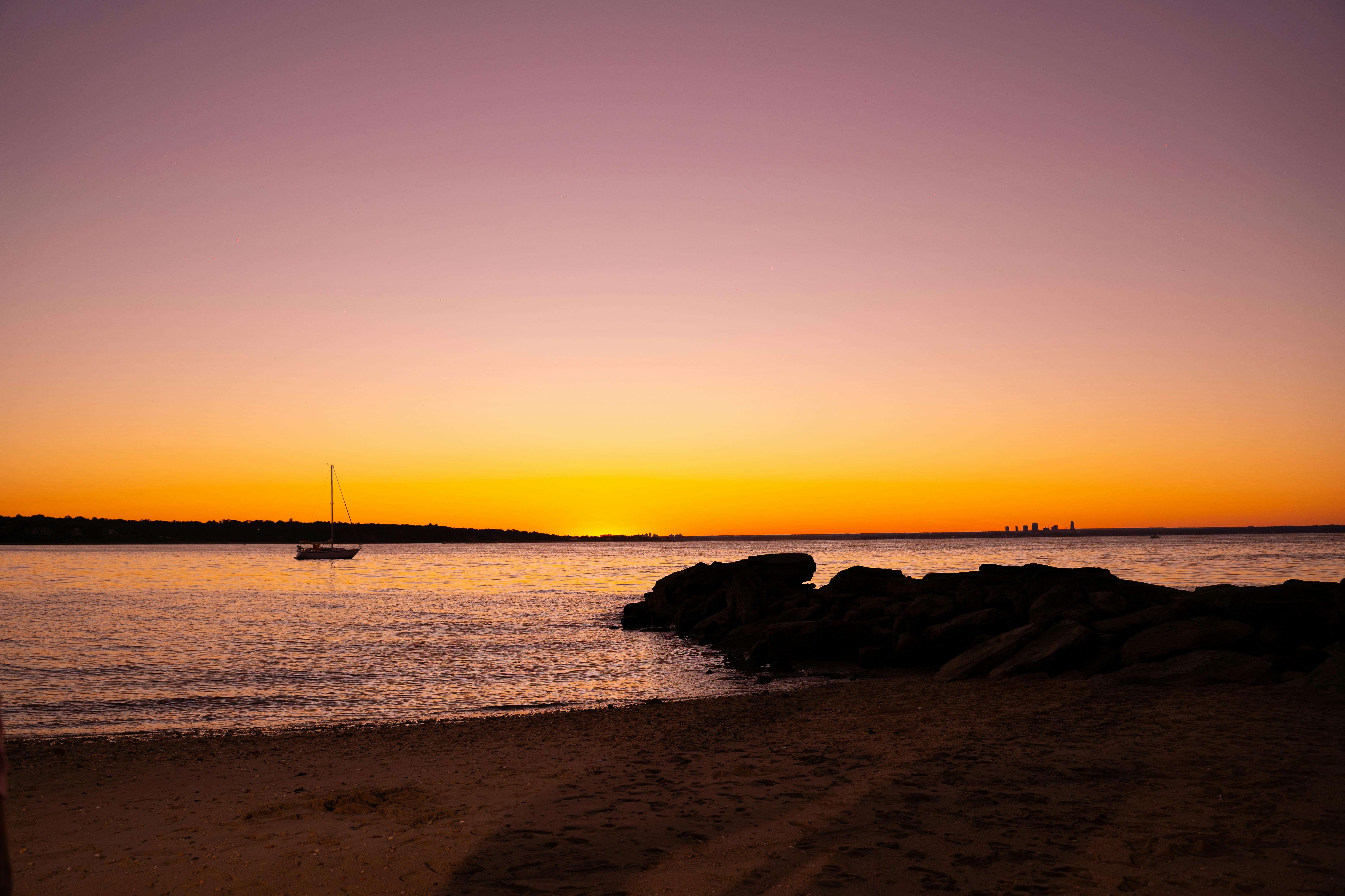 Golden Hour at the Beach · Free Stock Photo