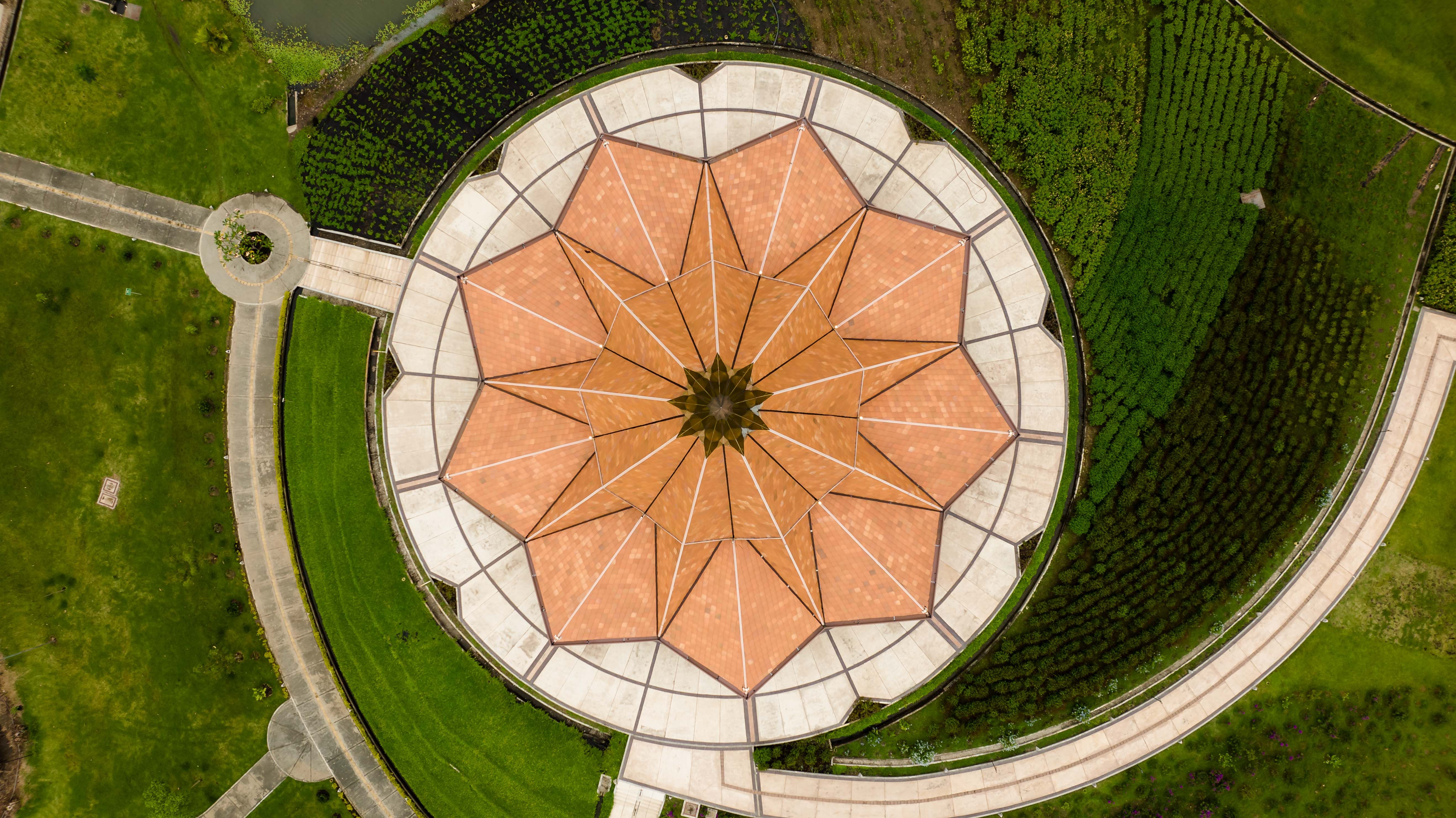 Aerial Footage of a Palace Roof and Green Fields · Free Stock Photo