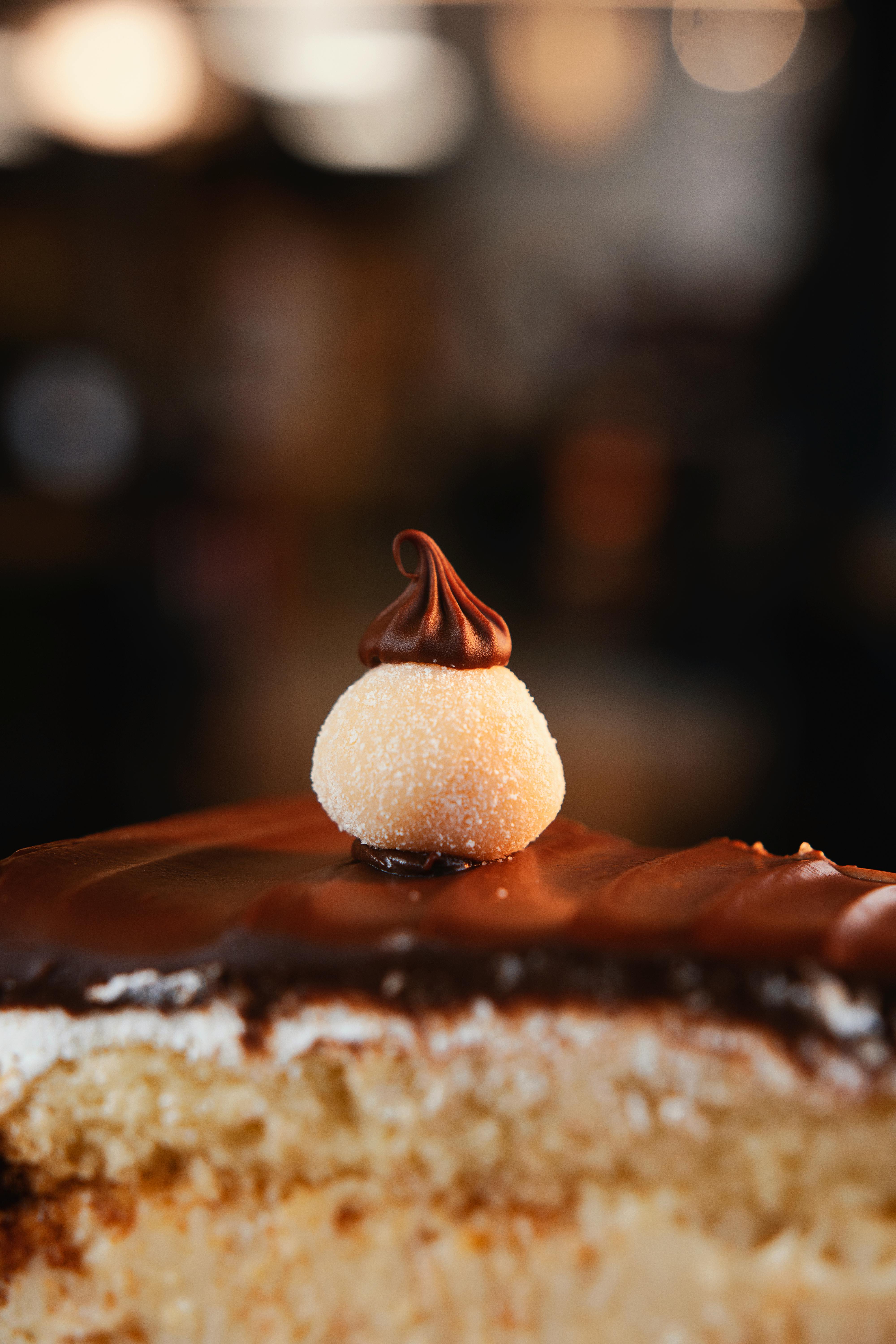 Food Photography of a Baked Cake on White Ceramic Palte · Free Stock Photo