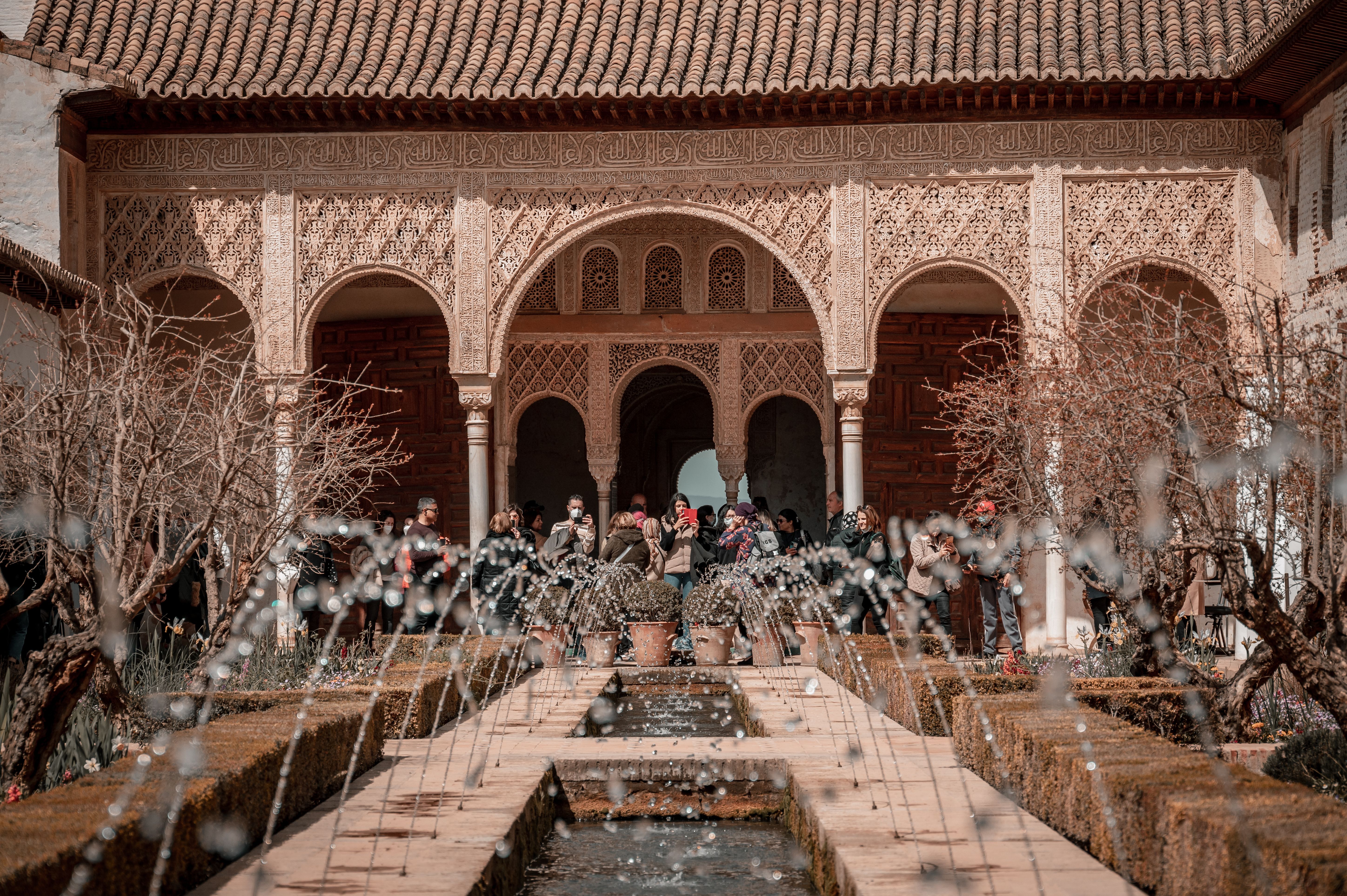 Fountain in Yard of Traditional Islam Building · Free Stock Photo