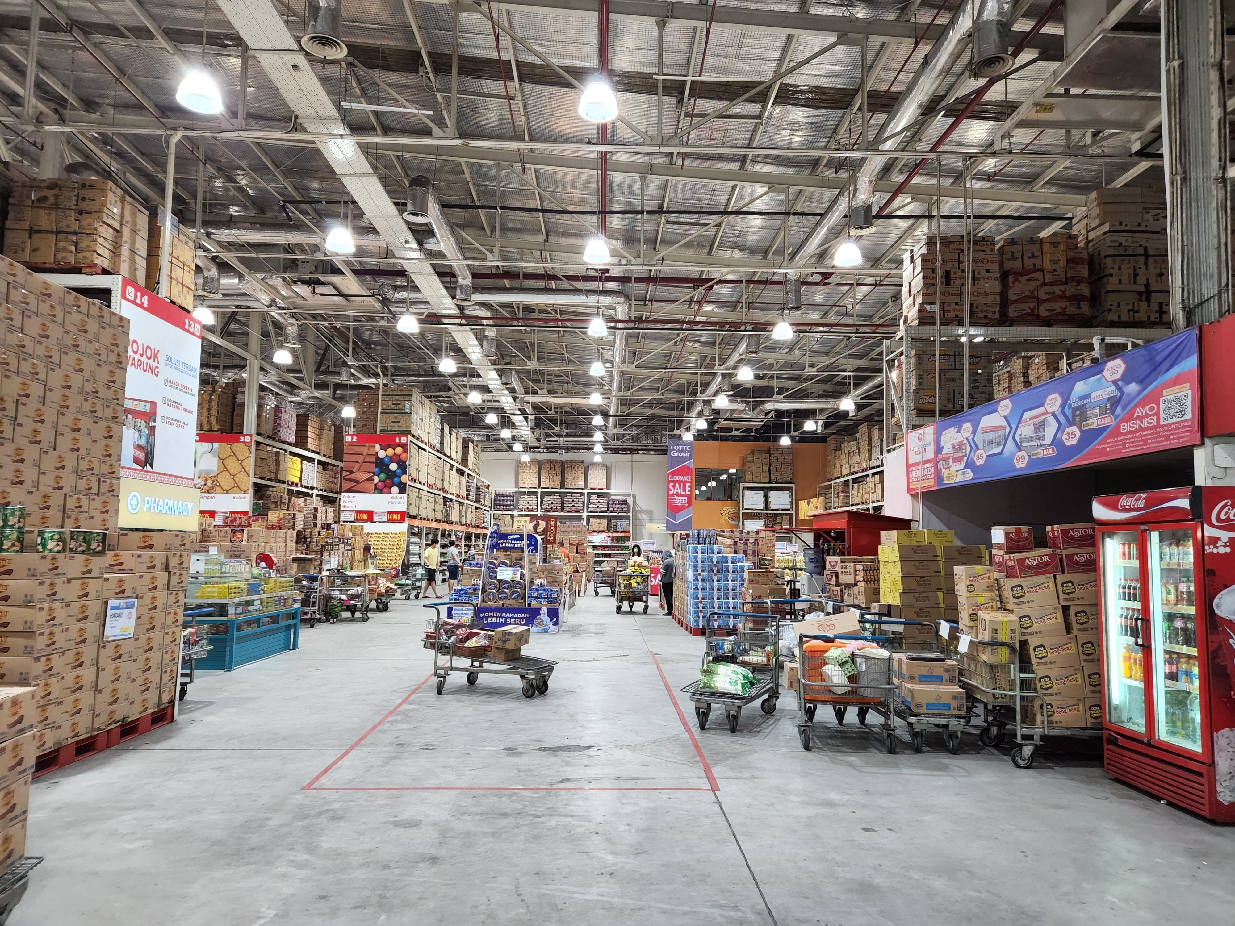 Interior Design of a Supermarket · Free Stock Photo