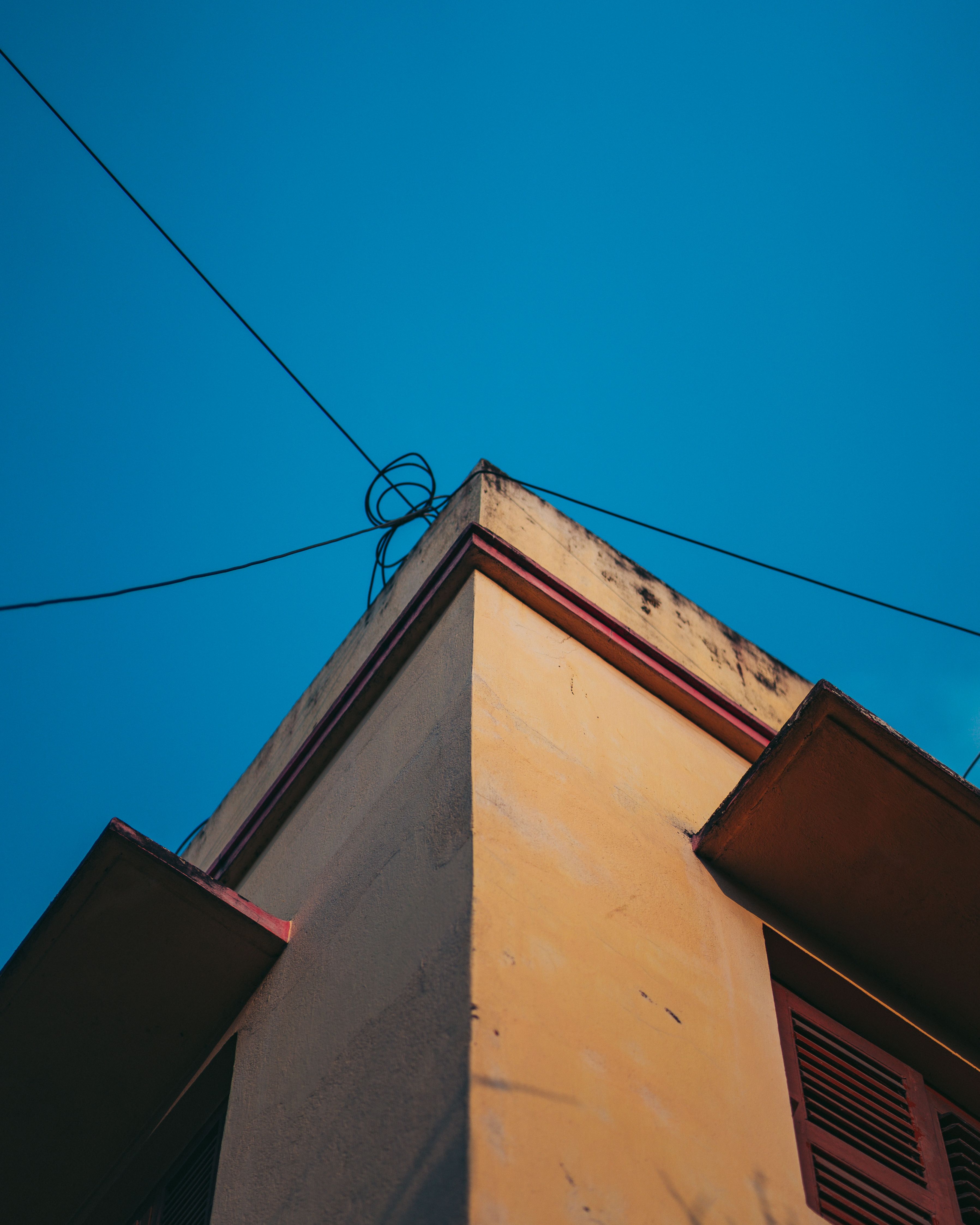 Foto de stock gratuita sobre arquitectura, cables alambres, casa ...