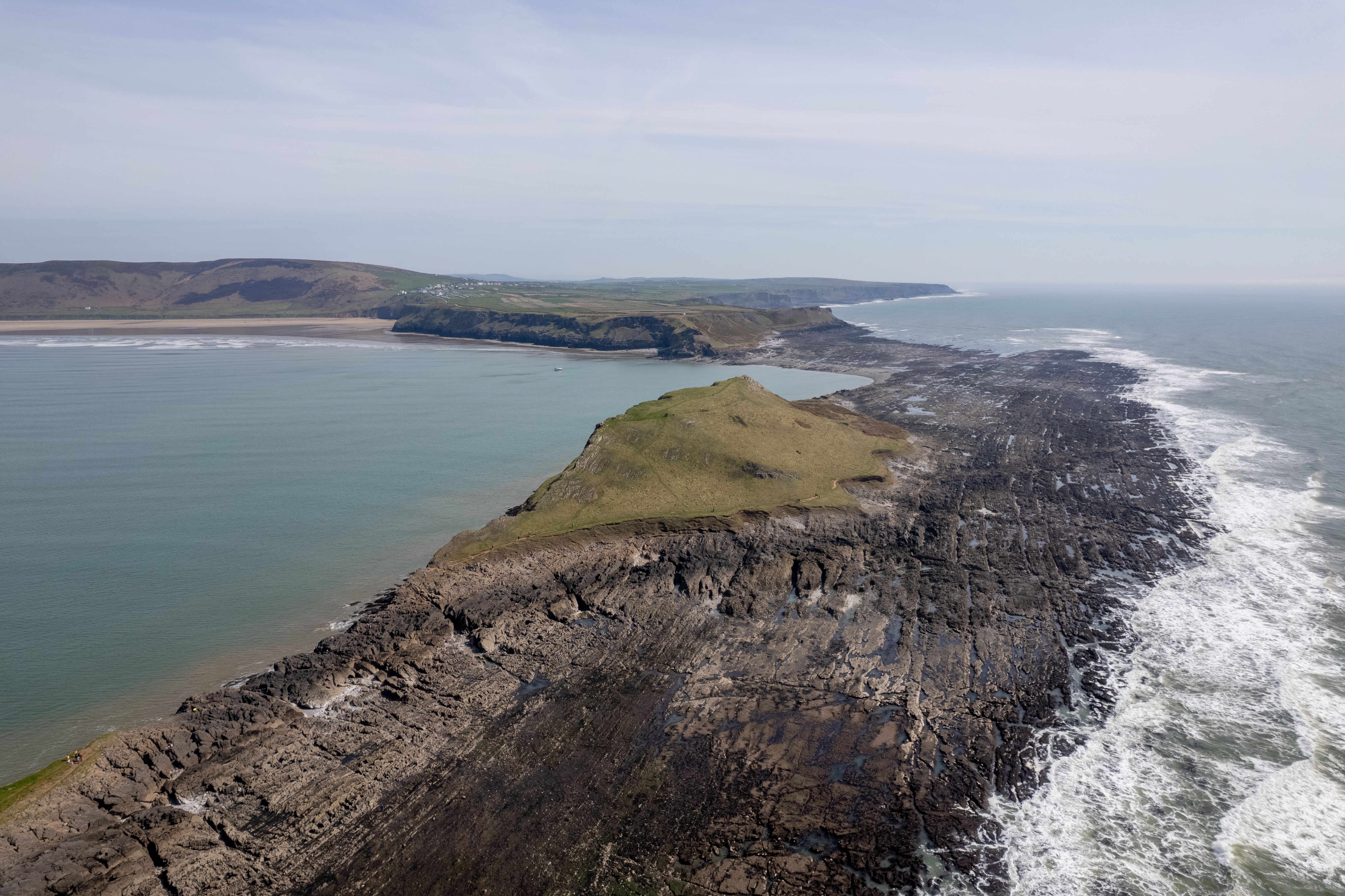 Island with Crashing Waves · Free Stock Photo
