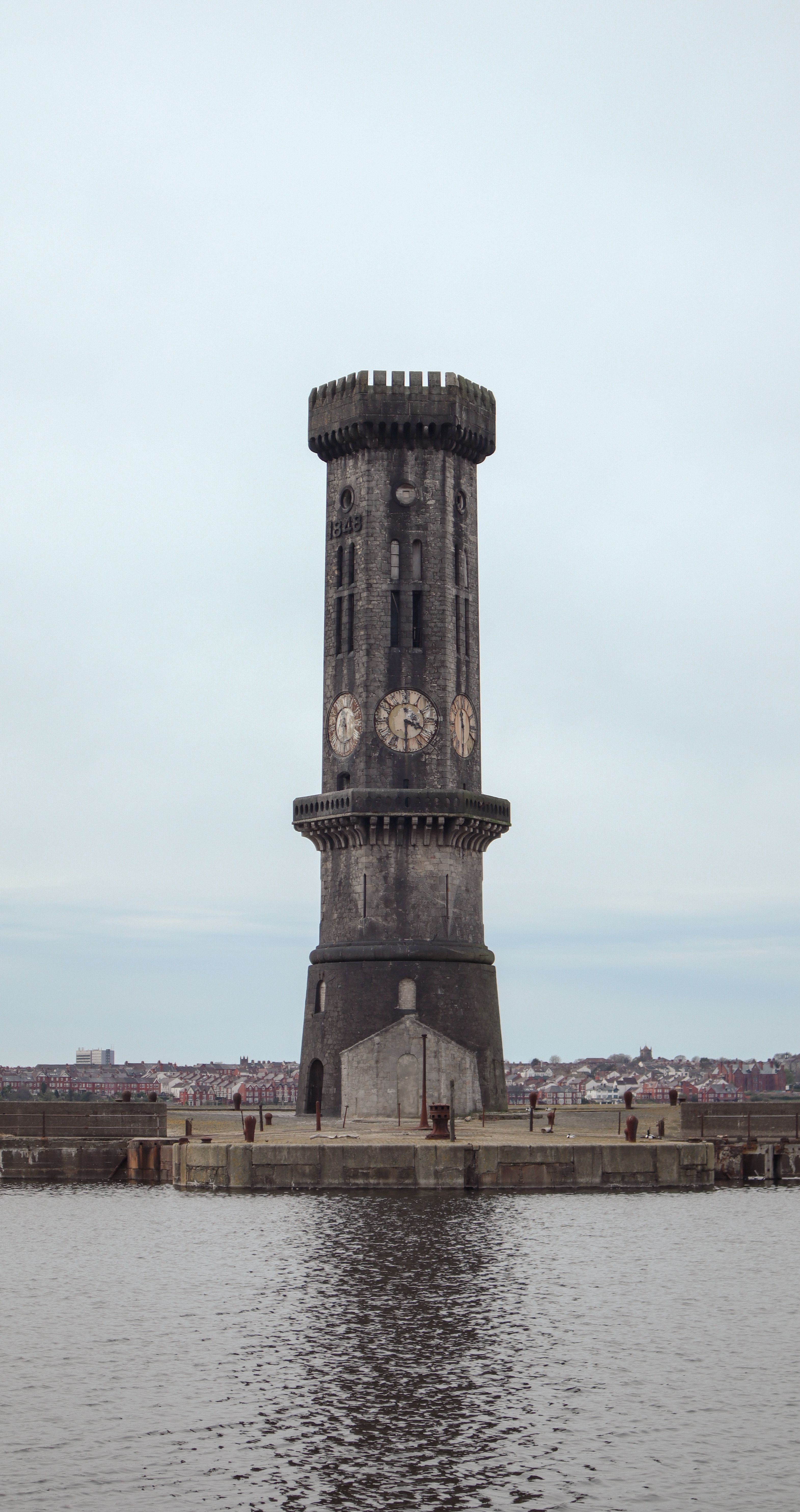 Victoria Tower under the Sky · Free Stock Photo